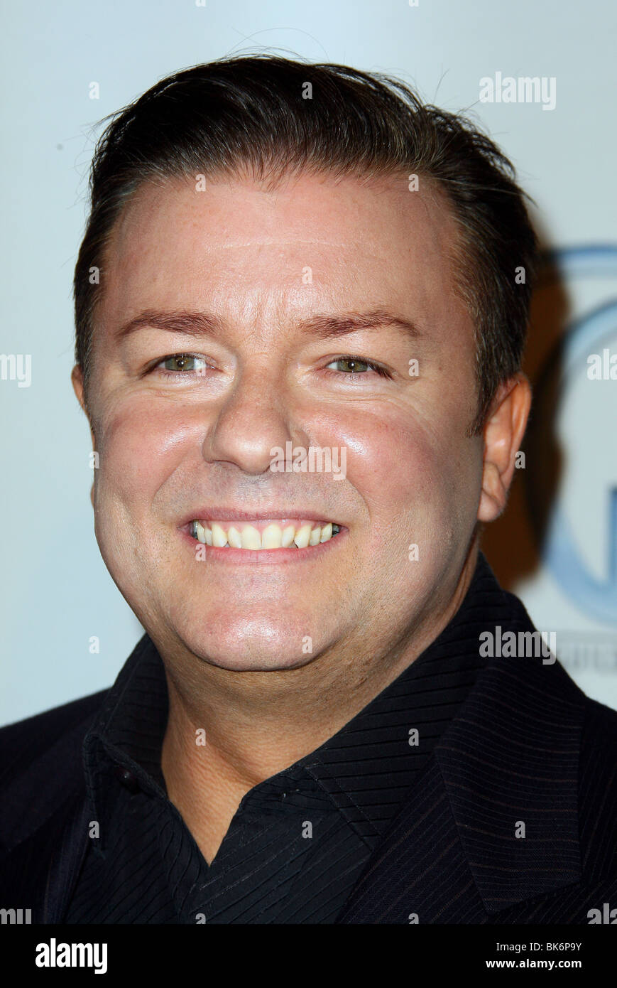 RICKY GERVAIS 2008 PRODUCERS GUILD OF AMERICA AWARDS BEVERLY HILTON ...