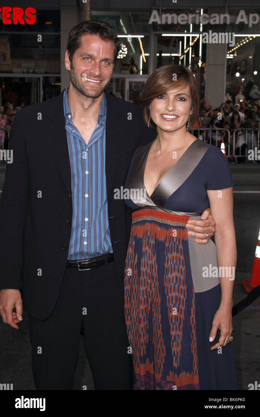 Peter hermann and mariska hargitay hi-res stock photography and images ...