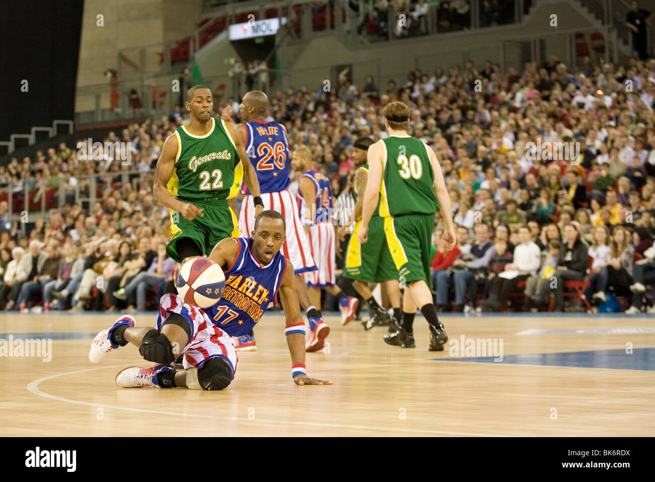 Harlem globetrotters basketball hi-res stock photography and images - Alamy
