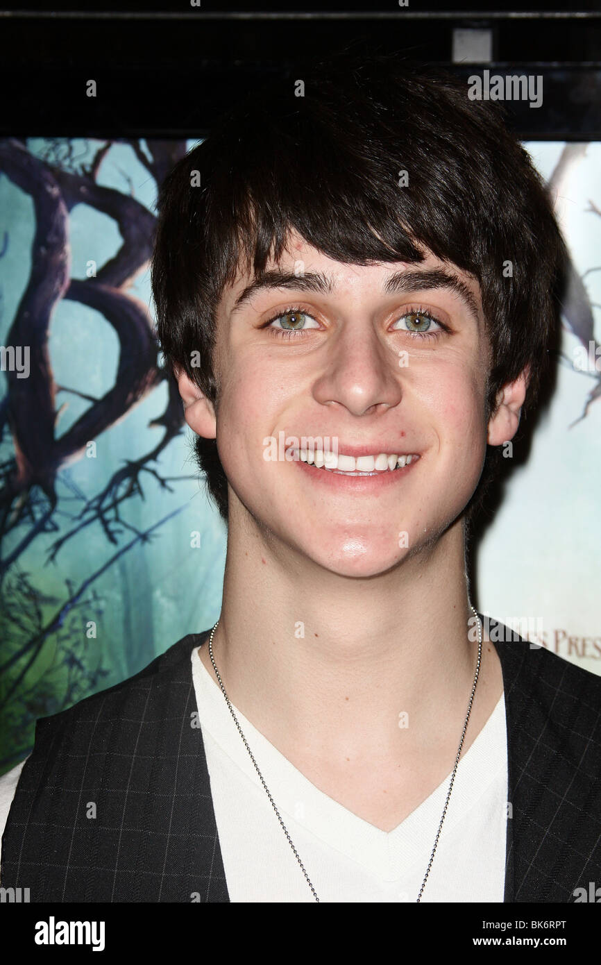 DAVID HENNIE THE SPIDERWICK CHRONICLES PREMIERE PARAMOUNT STUDIOS ...