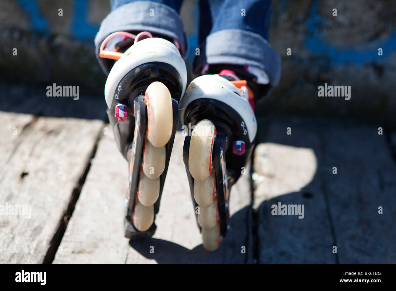IN LINE ROLLER SKATE CLOSE UP ON WHEELS Stock Photo - Alamy
