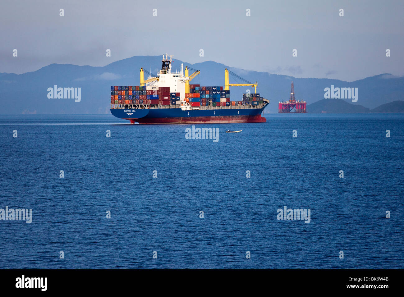 Cargo ship hi-res stock photography and images - Alamy