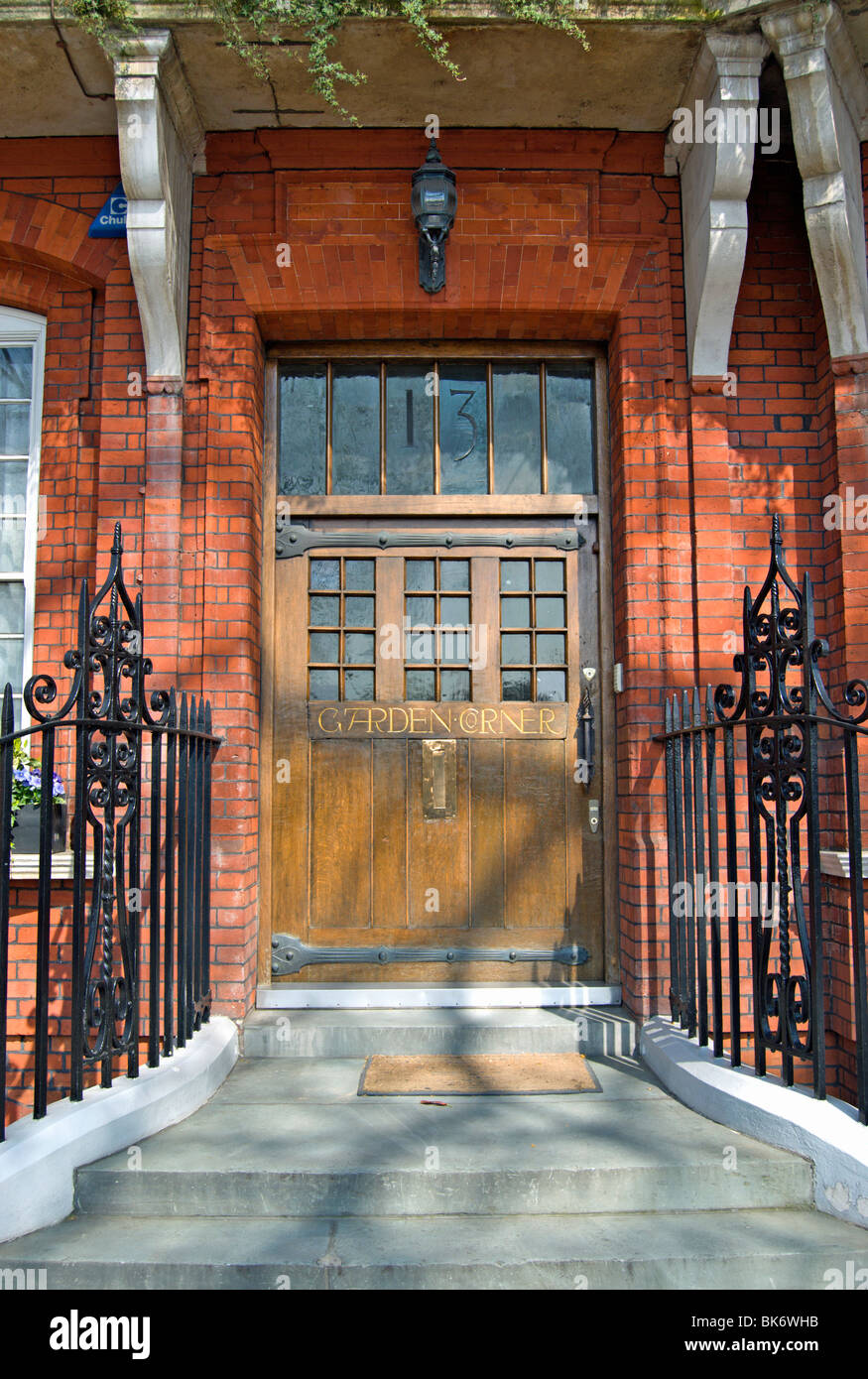 frontdoor and entranceway to garden corner, 13 cheyne walk, chelsea ...