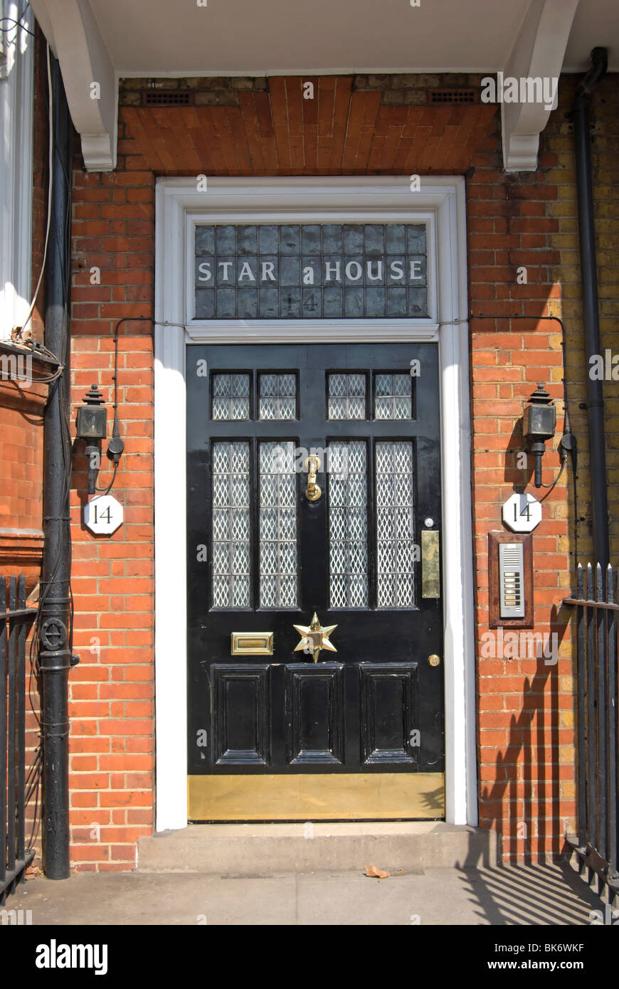 frontdoor and entranceway to star house, 14 cheyne walk, chelsea ...