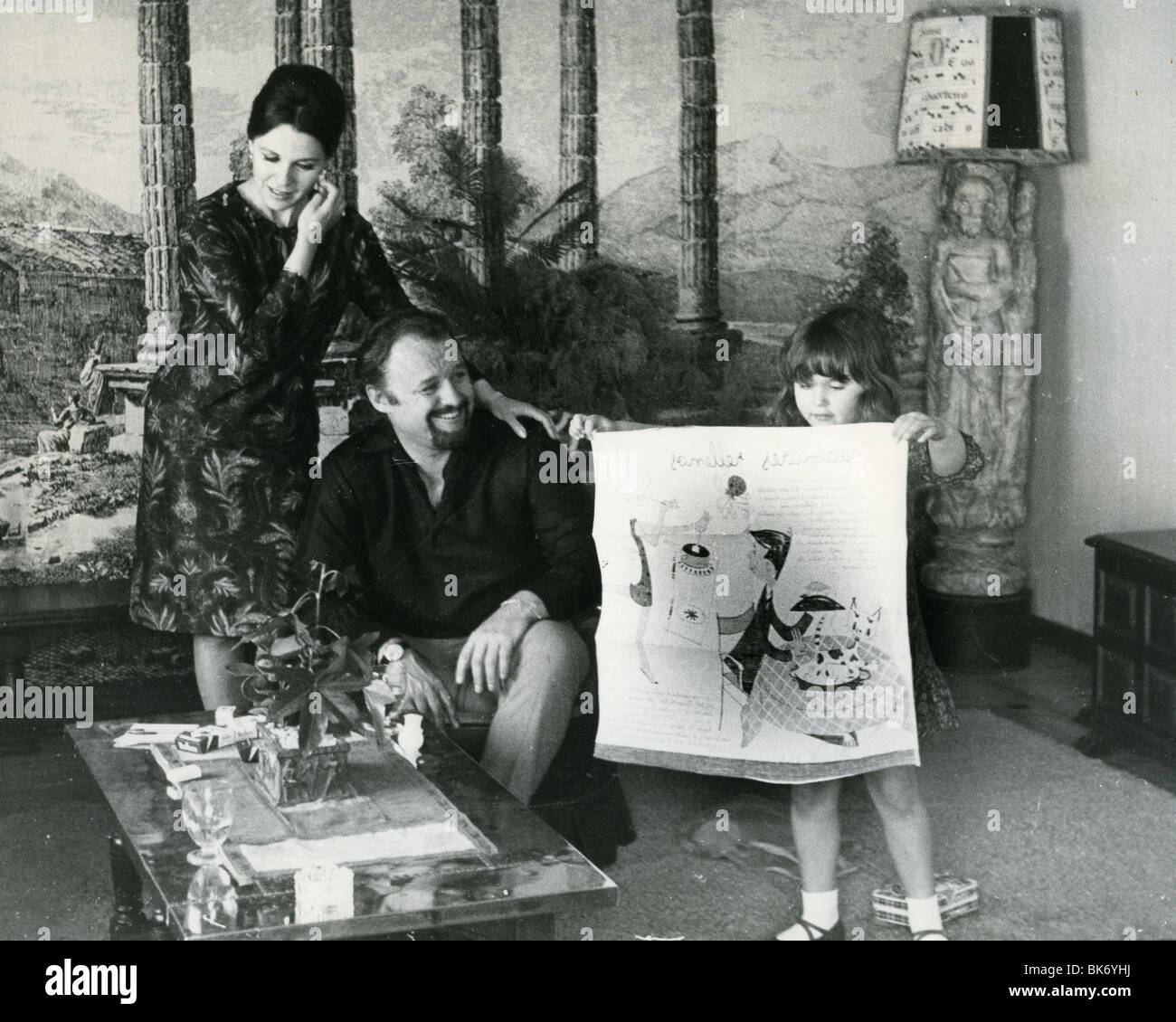 ROD STEIGER - US film actor and wife Claire Bloom with their daughter ...
