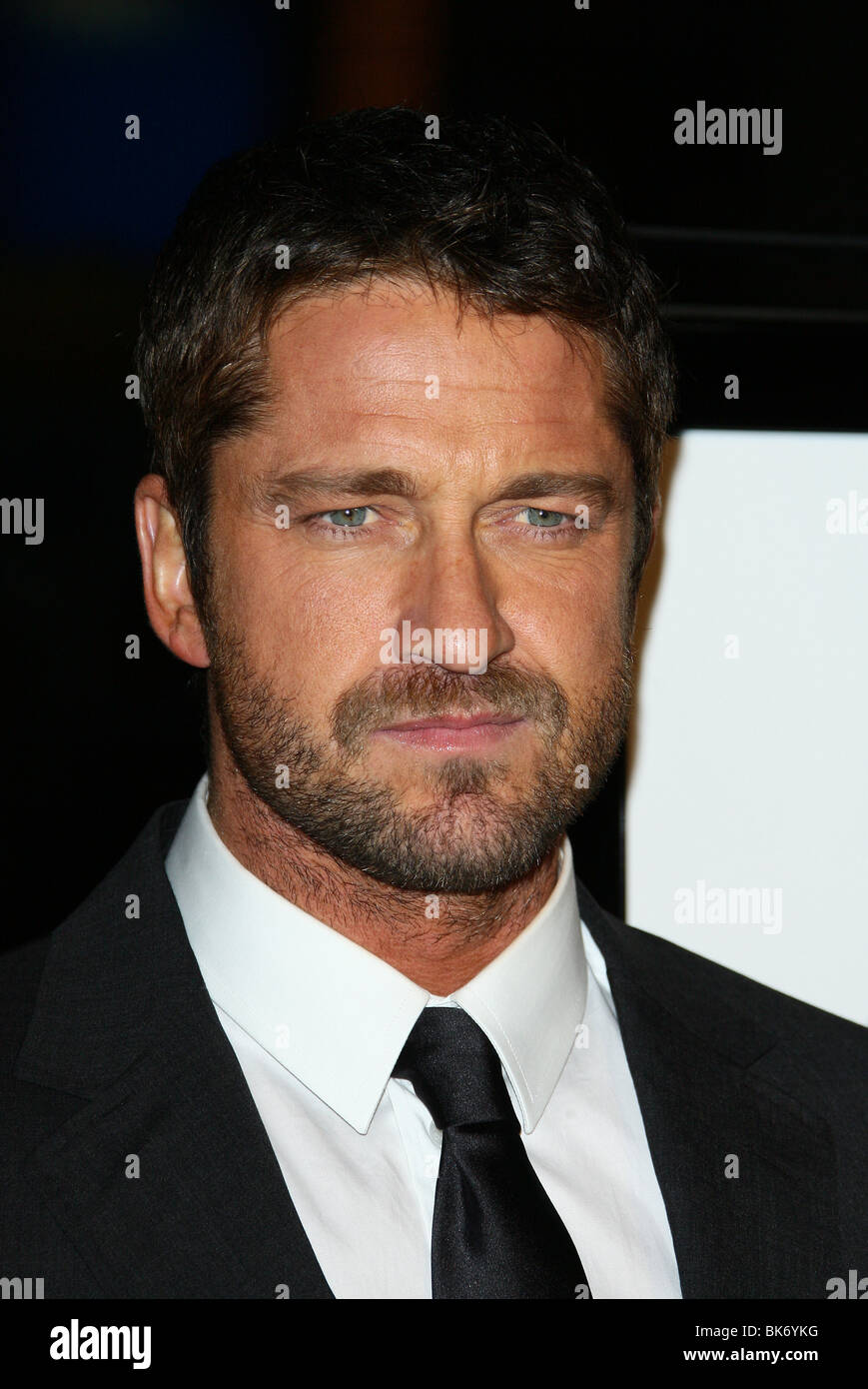 GERARD BUTLER P.S. I LOVE YOU FILM PREMIERE GRAUMANS CHINESE HOLLYWOOD ...