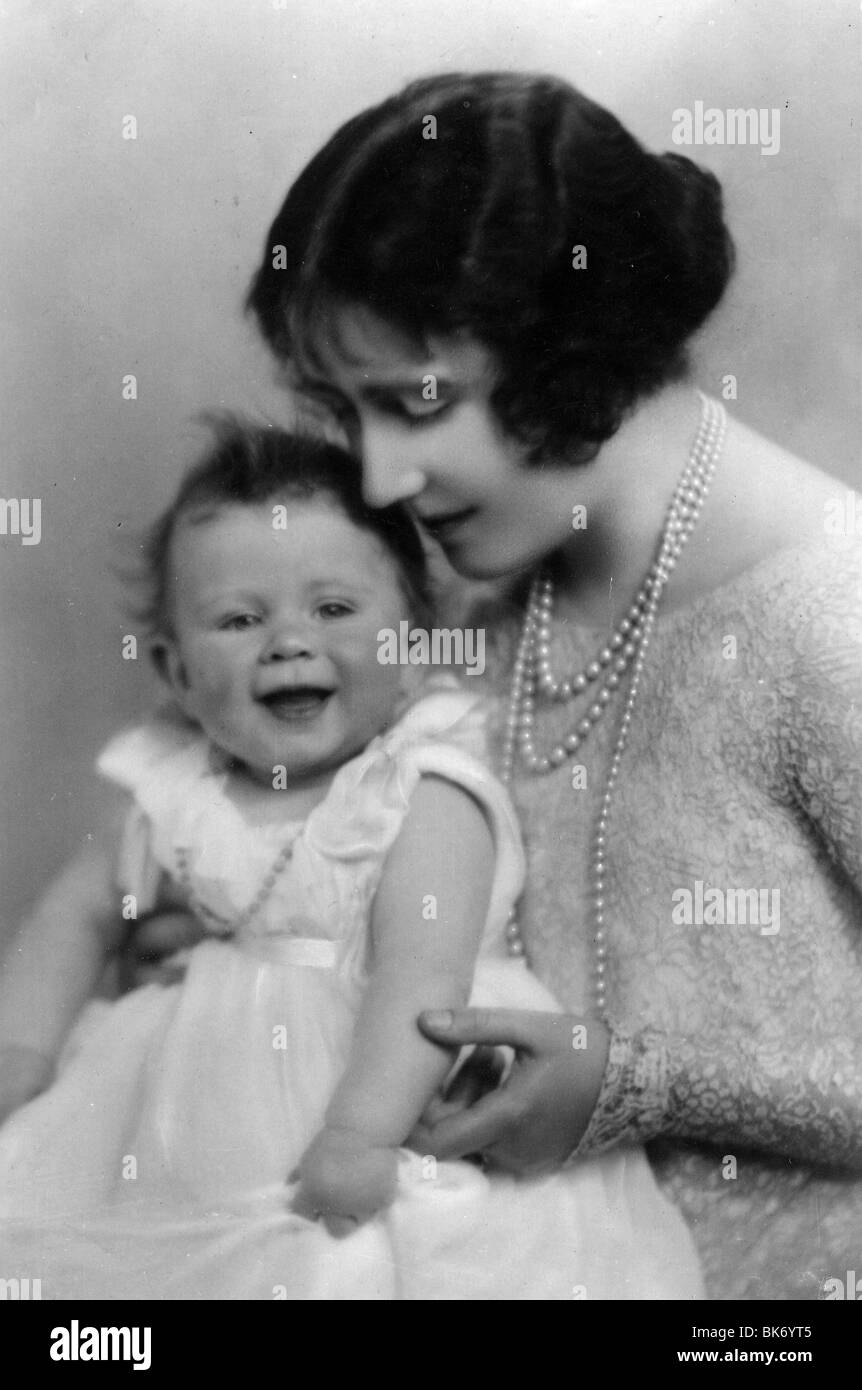 Queen mother elizabeth hi-res stock photography and images - Alamy
