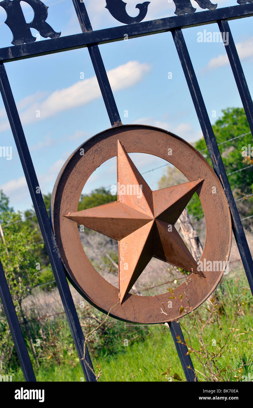 Texas ranch gate, USA Stock Photo - Alamy