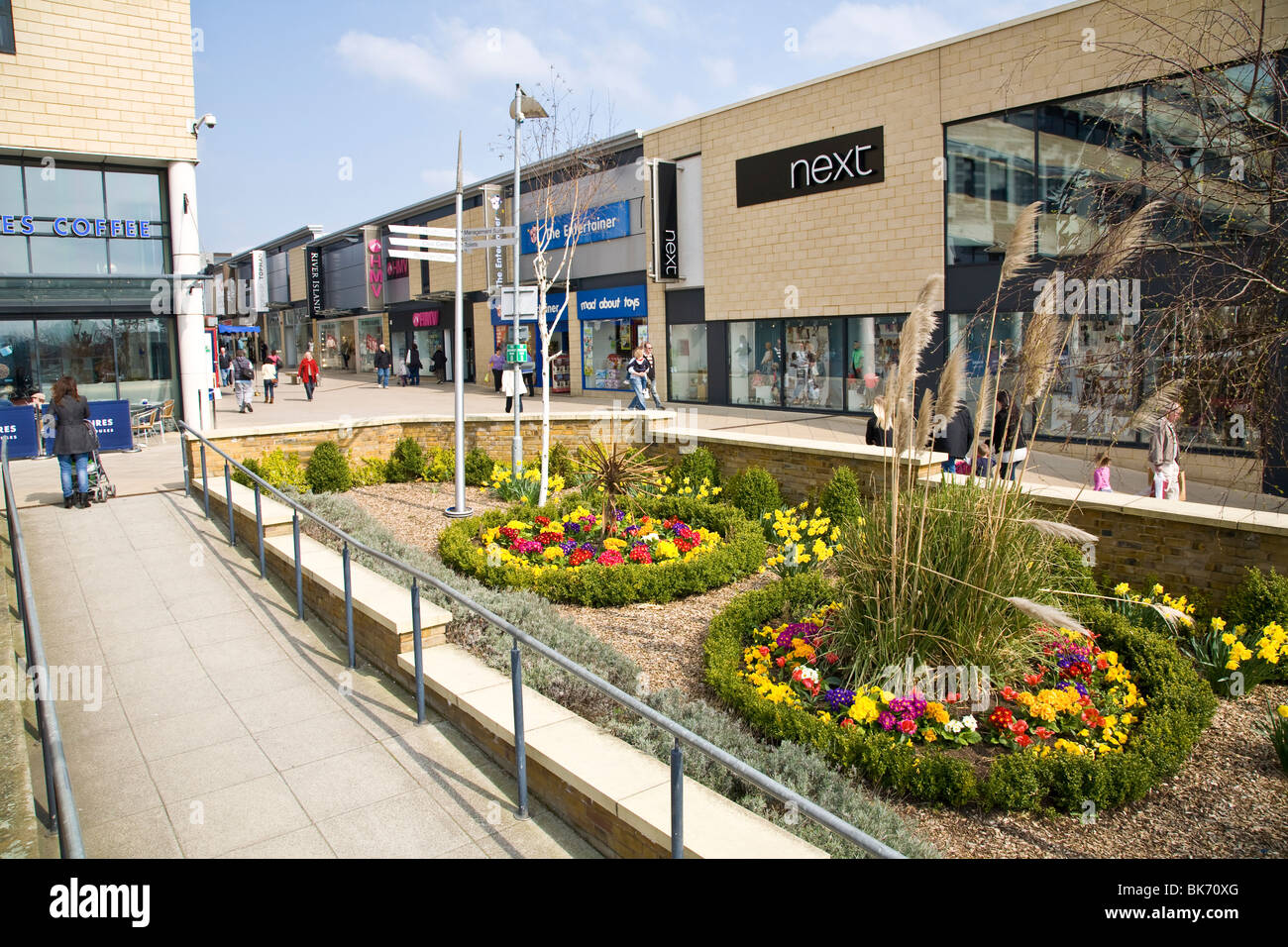 Harlow Town shopping precinct Stock Photo - Alamy