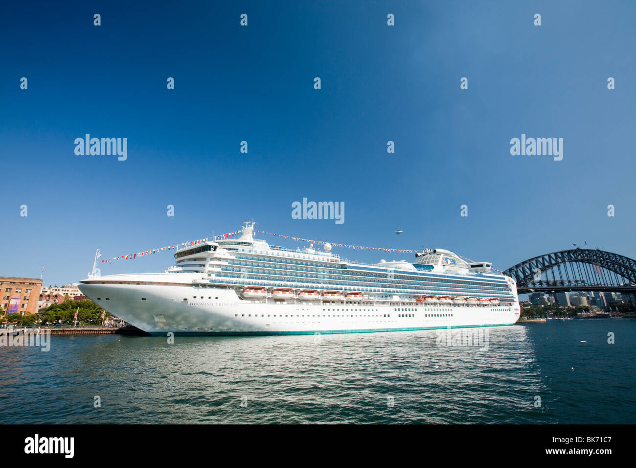 The Diamond Princess cruise ship in Sydney Harbour with the Harbour ...