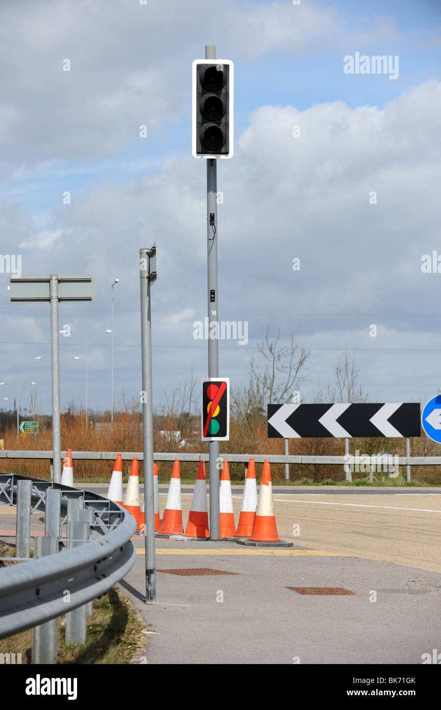 Out of order traffic lights on a busy roundabout Stock Photo - Alamy