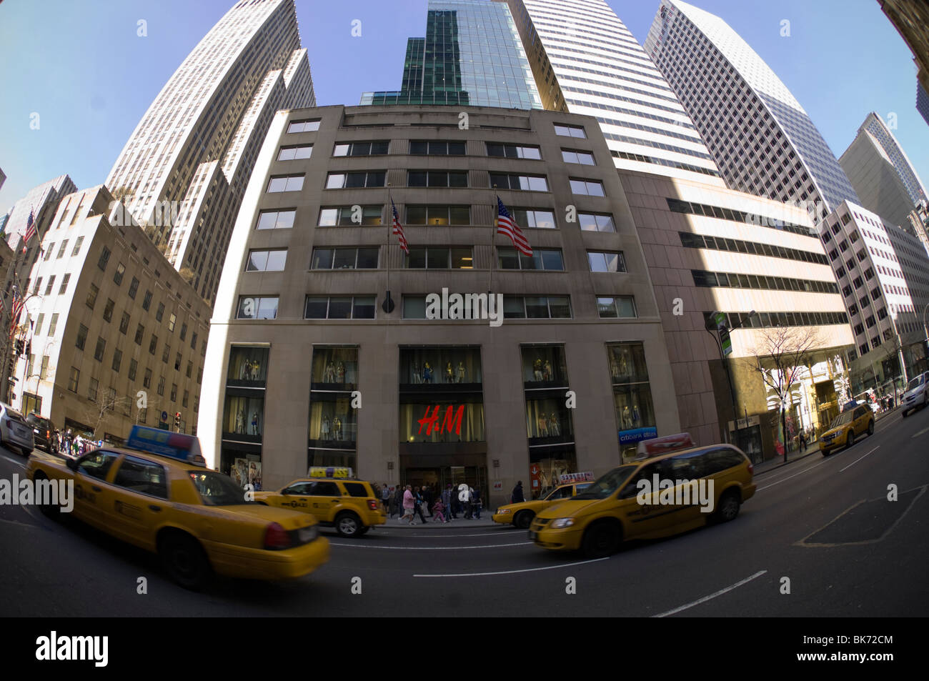 Fifth avenue new york shopping hi-res stock photography and images - Alamy