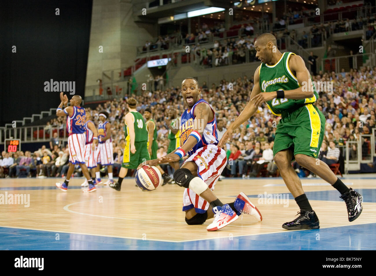 Harlem globetrotters hi-res stock photography and images - Alamy