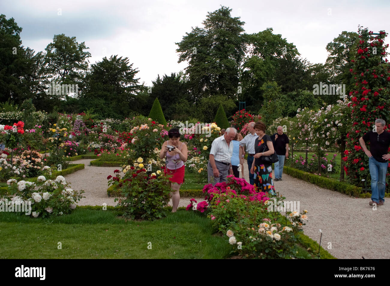 Paris, France, People Visiting Urban Park, European Flower Gardens ...