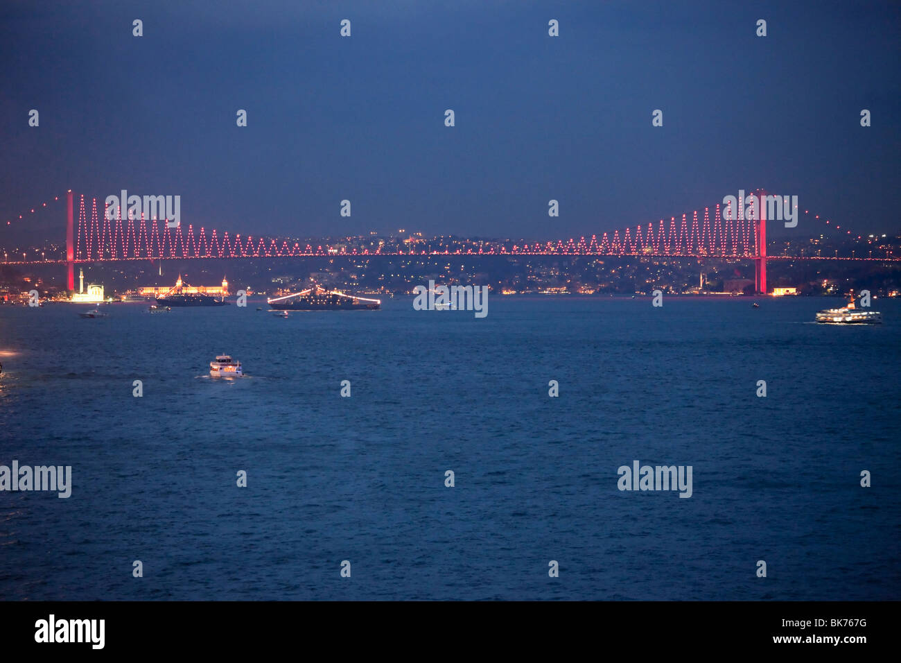 Night photo of Bosphorus Bridge spanning Bosphorus strait and ...