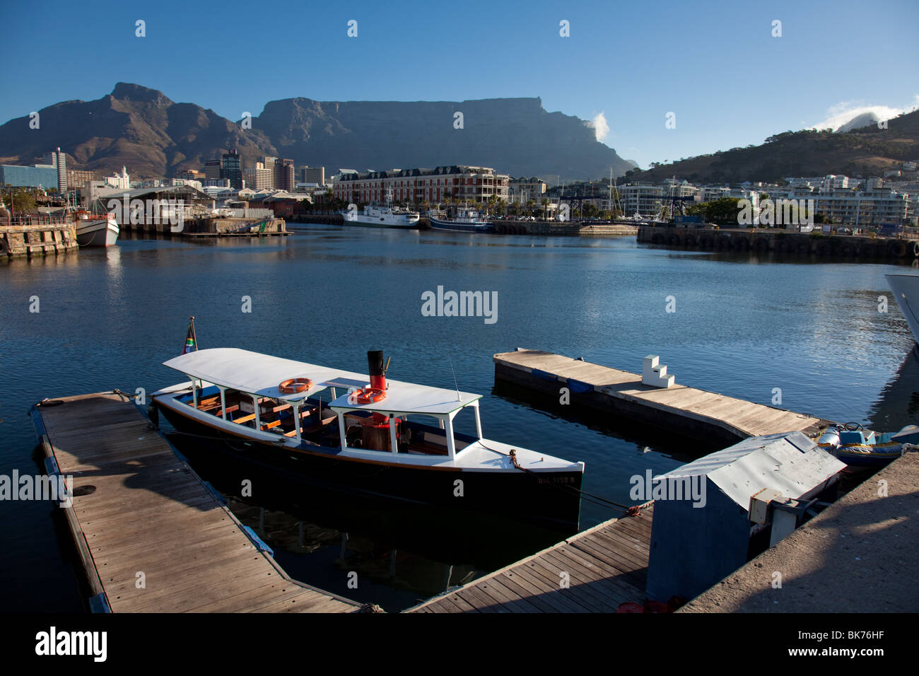 Port basin hi-res stock photography and images - Alamy