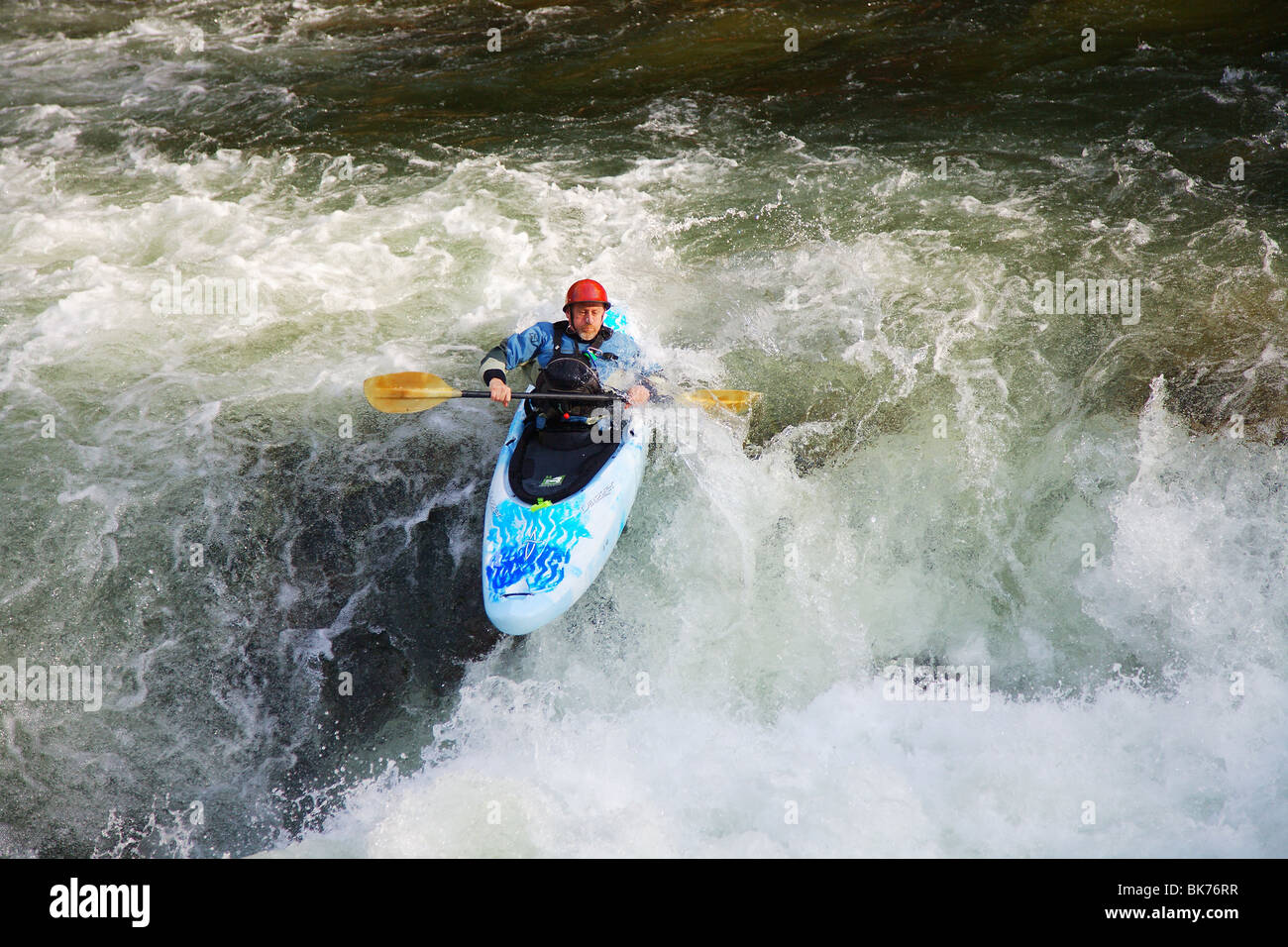 MALE KAYAKER CRASHING THROUGH RAPIDS BULL SLUICE CHATTOOGA RIVER ...