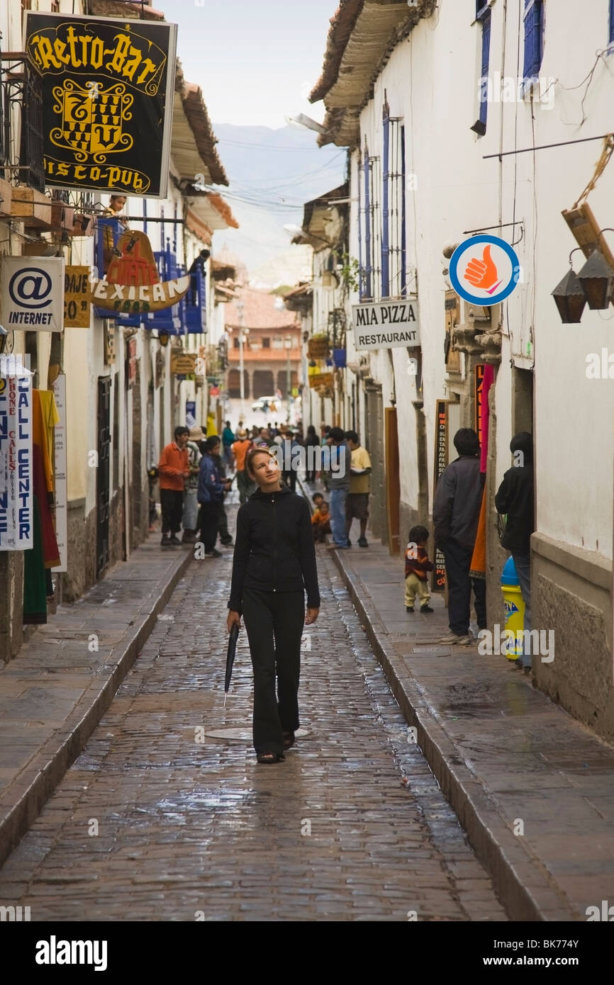Gringo Alley Near The Plaza De Armas In Cusco, Peru Stock Photo - Alamy