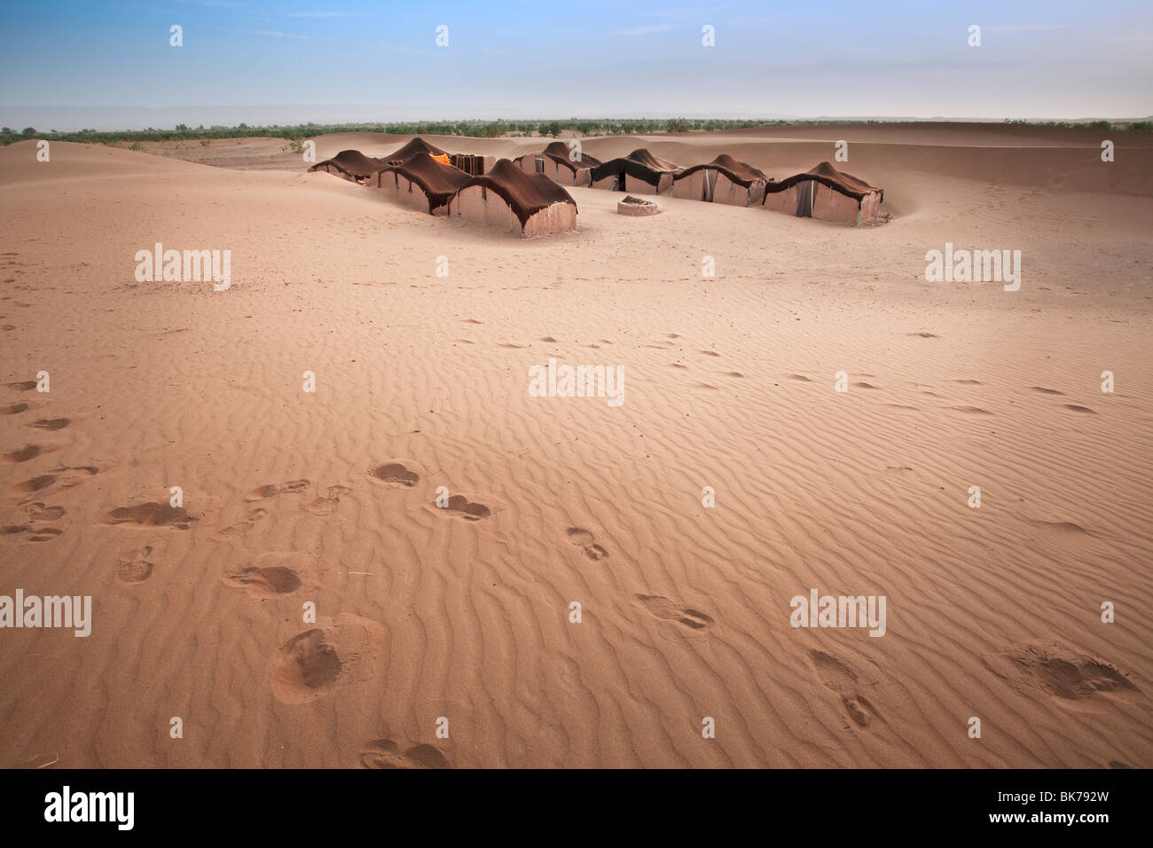 Huts in Sahara desert in Morocco. Horizontal shot Stock Photo - Alamy