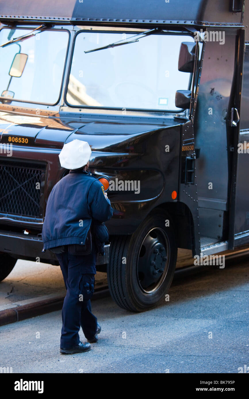 Police issuing parking ticket hi-res stock photography and images - Alamy