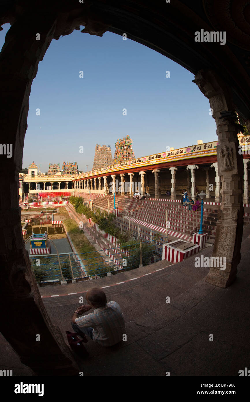 India sacred tank temple madurai hi-res stock photography and images ...