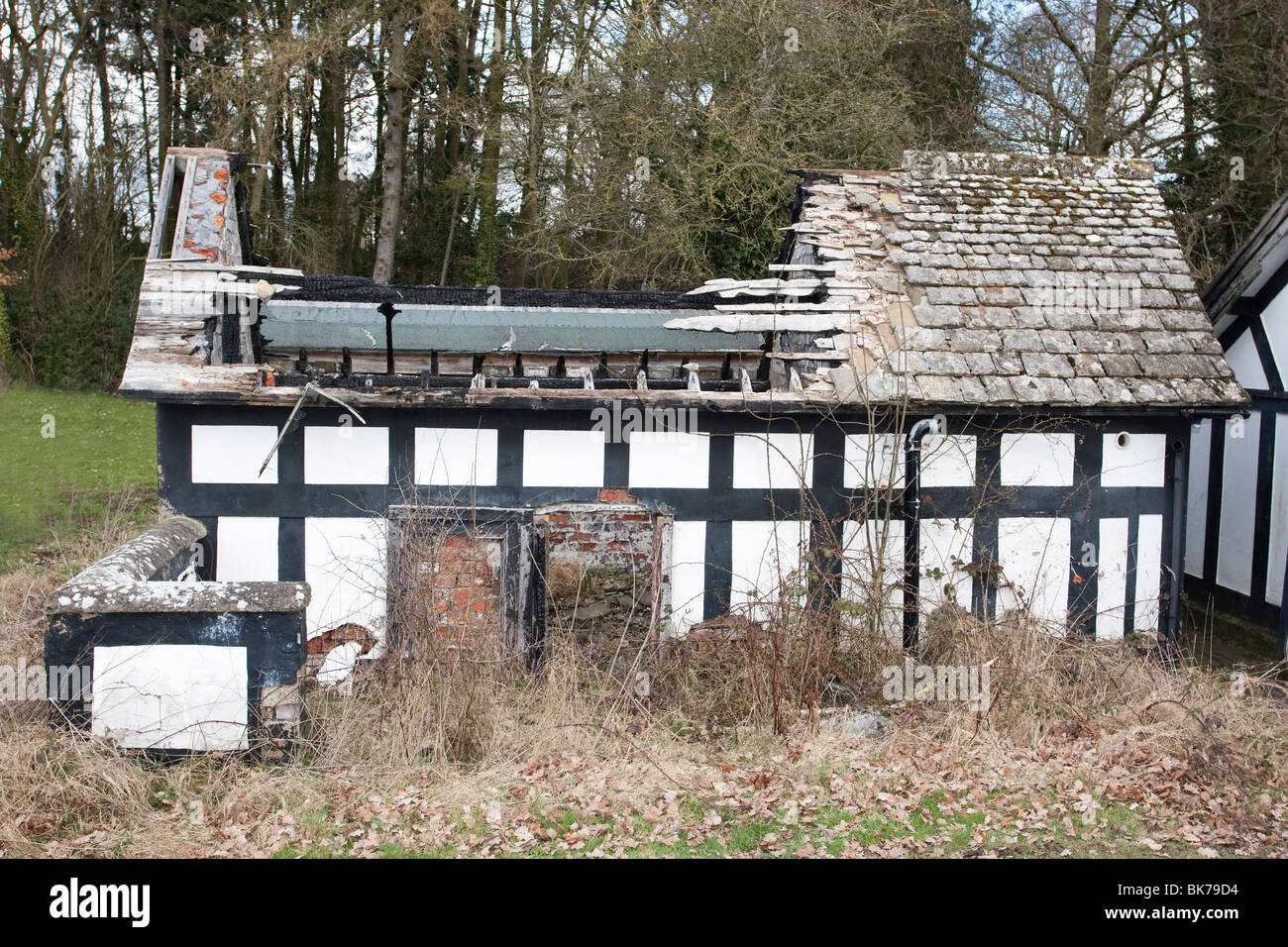 Collapsed roof hi-res stock photography and images - Alamy