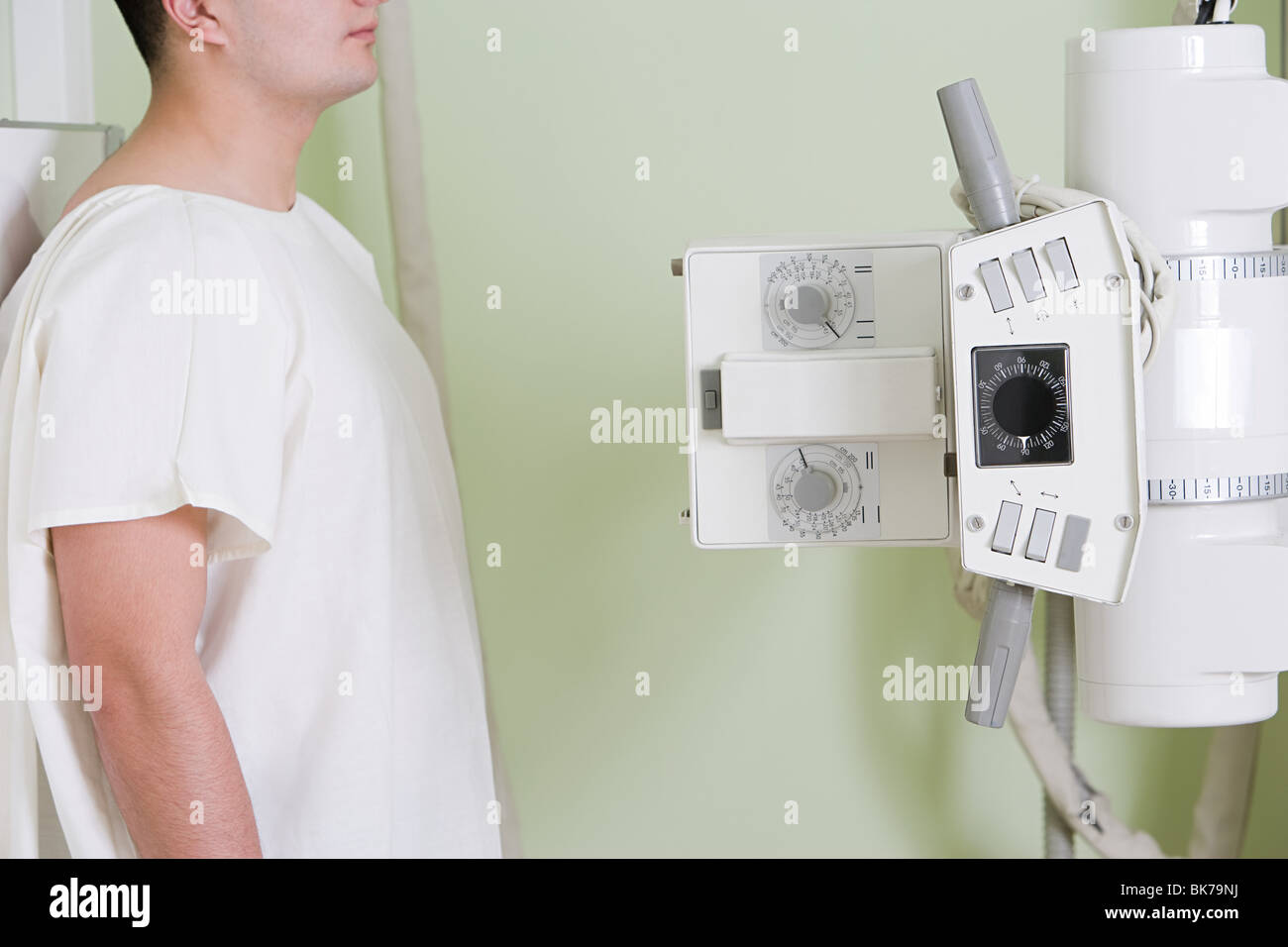 Patient and x-ray machine Stock Photo - Alamy