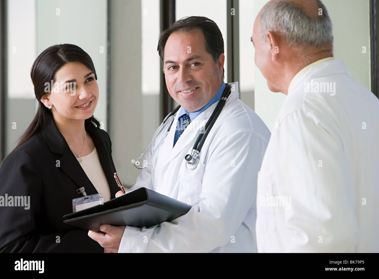 Doctors Talking Stock Photos & Doctors Talking Stock Images - Alamy