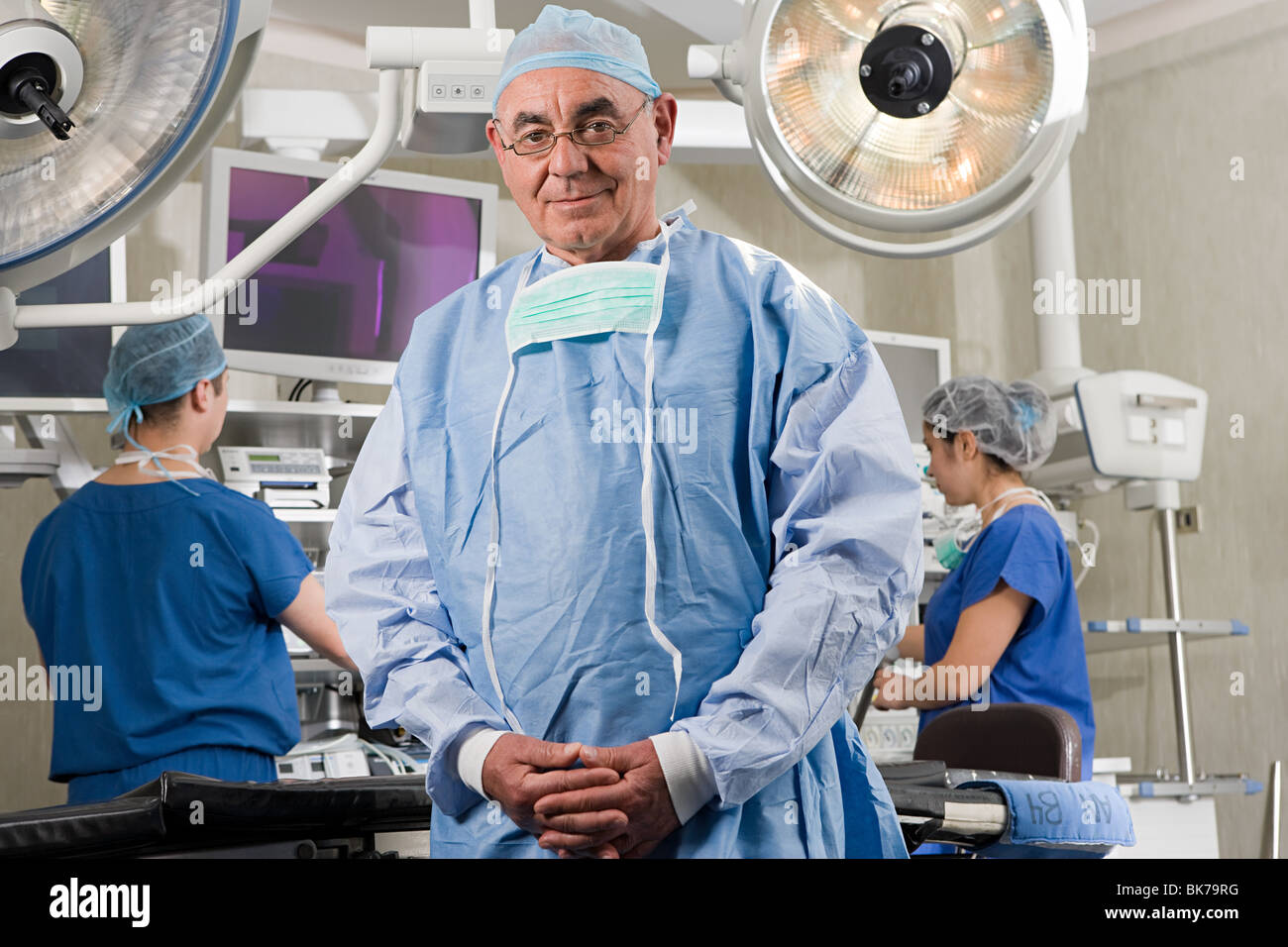 Surgeons in operating room Stock Photo - Alamy