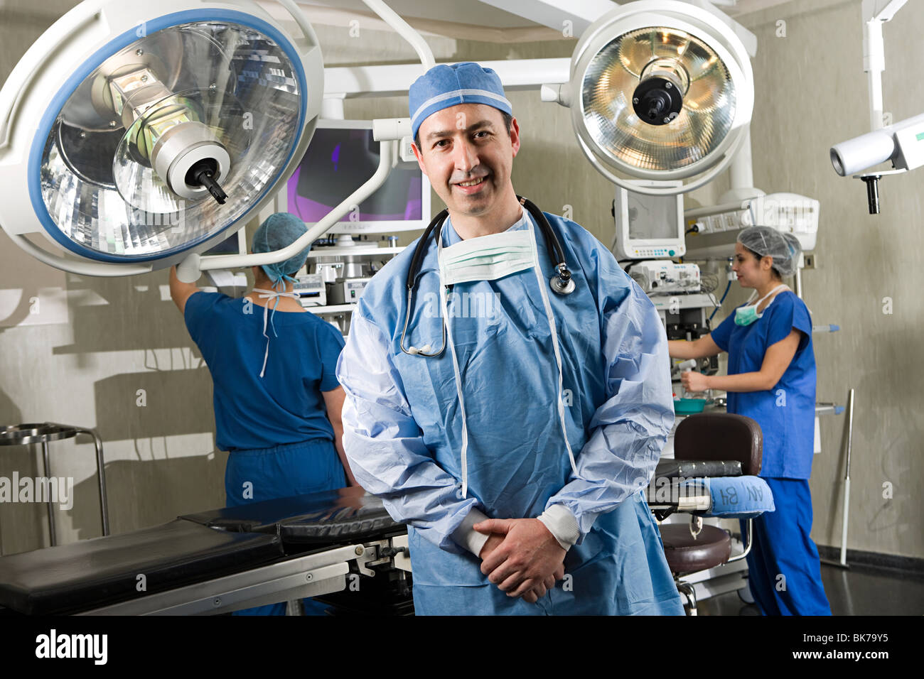 Operating room lighting hi-res stock photography and images - Alamy