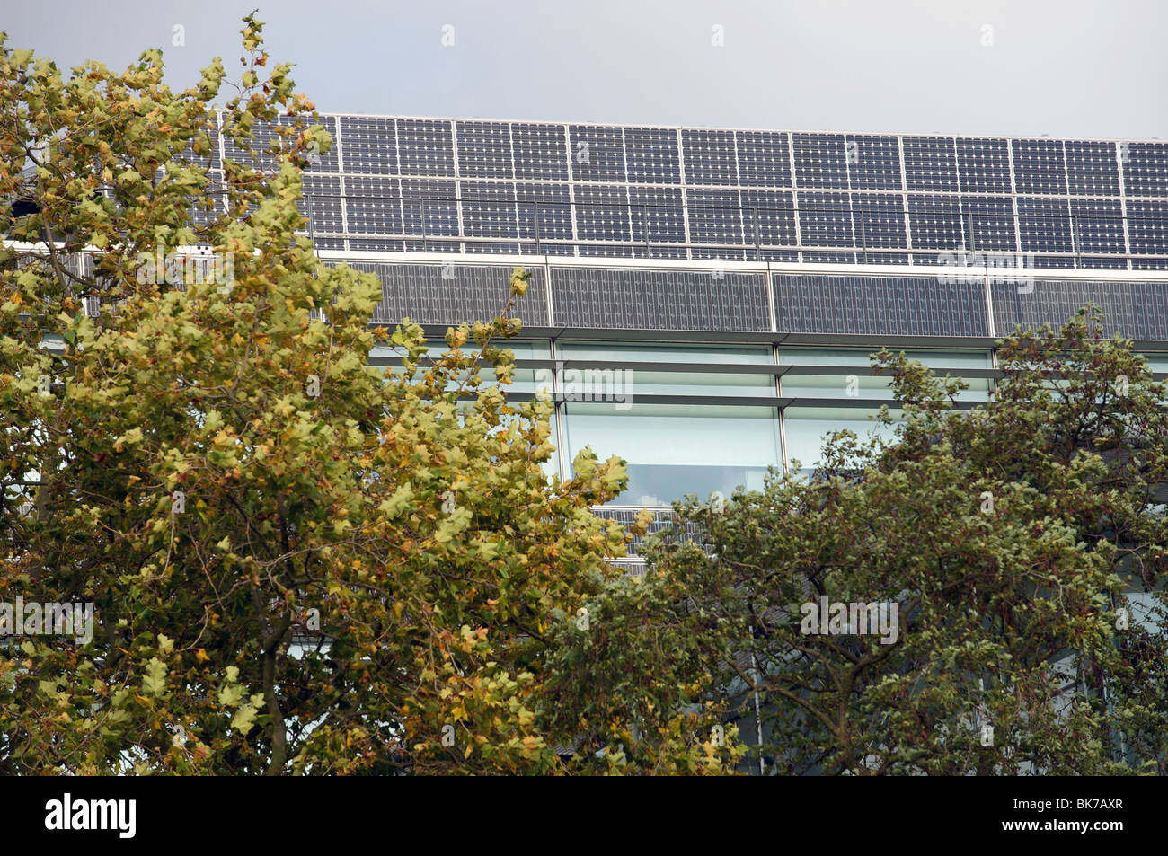 Solar panels office building hi-res stock photography and images - Alamy