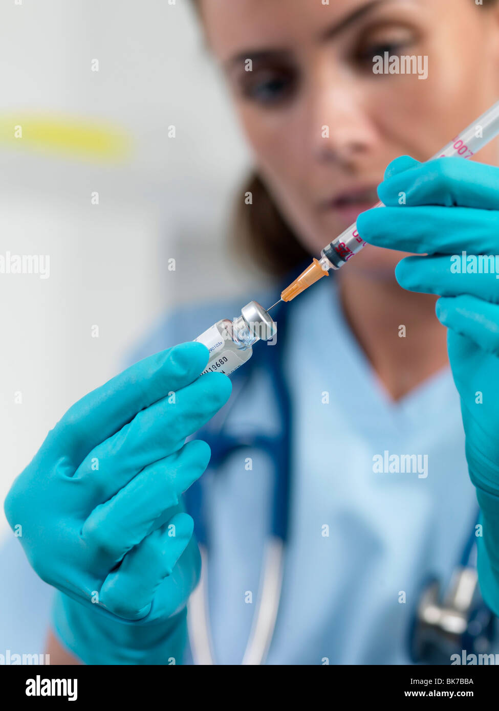 Doctor filling a syringe Stock Photo - Alamy