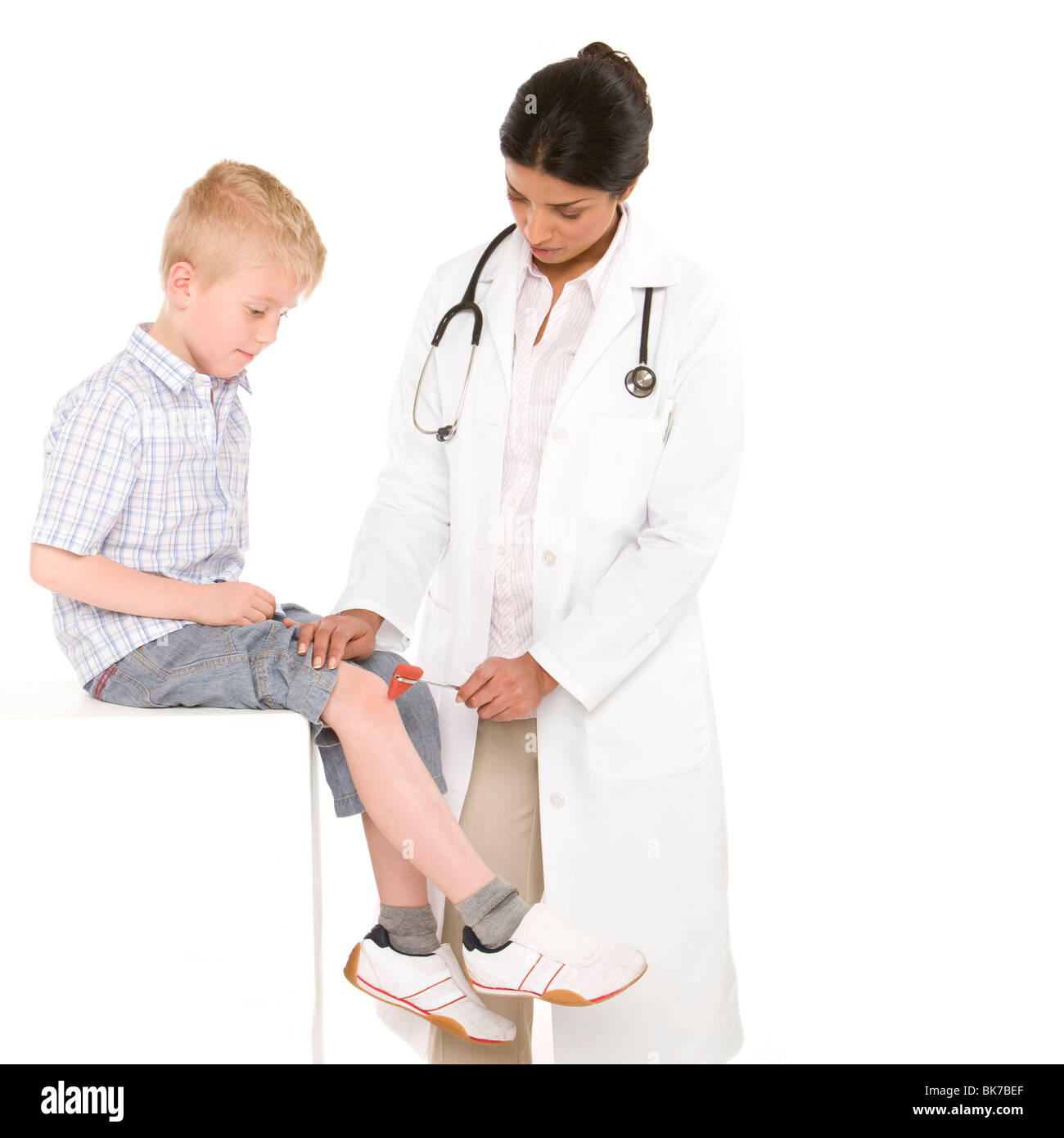 Doctor tests reflexes hi-res stock photography and images - Alamy