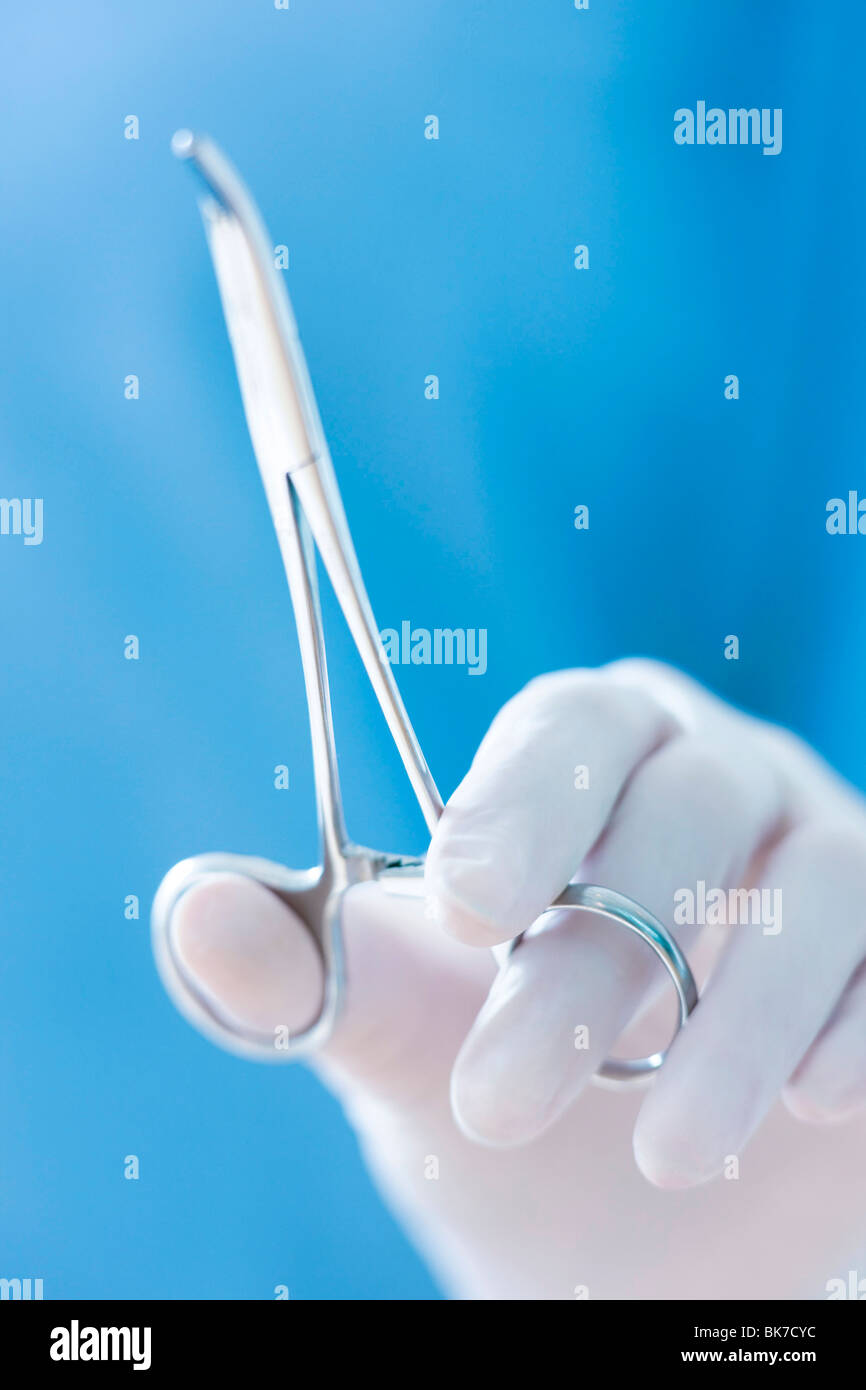 Forceps Hand Stock Photos & Forceps Hand Stock Images - Alamy