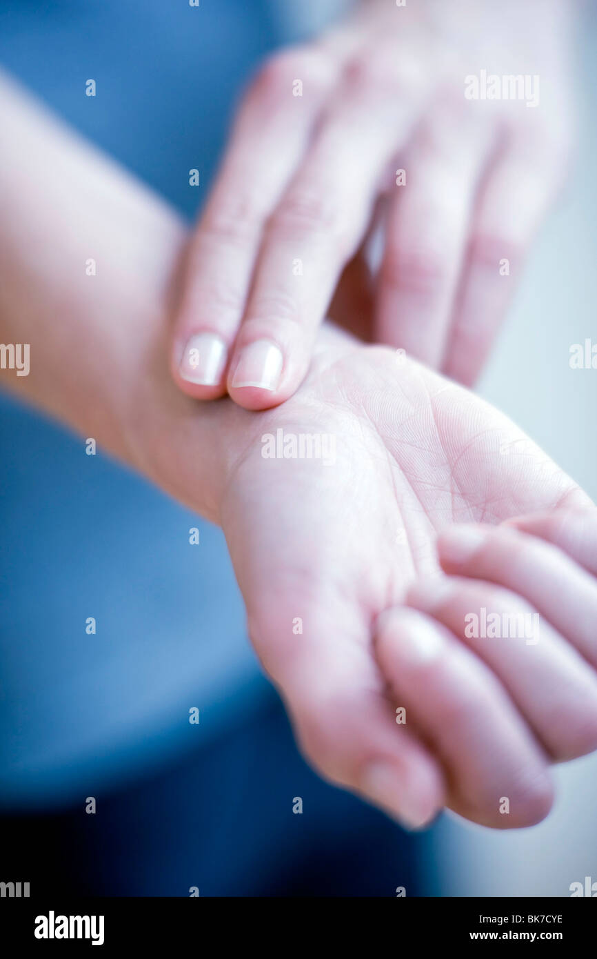 Taking Pulse Wrist Stock Photos & Taking Pulse Wrist Stock Images - Alamy