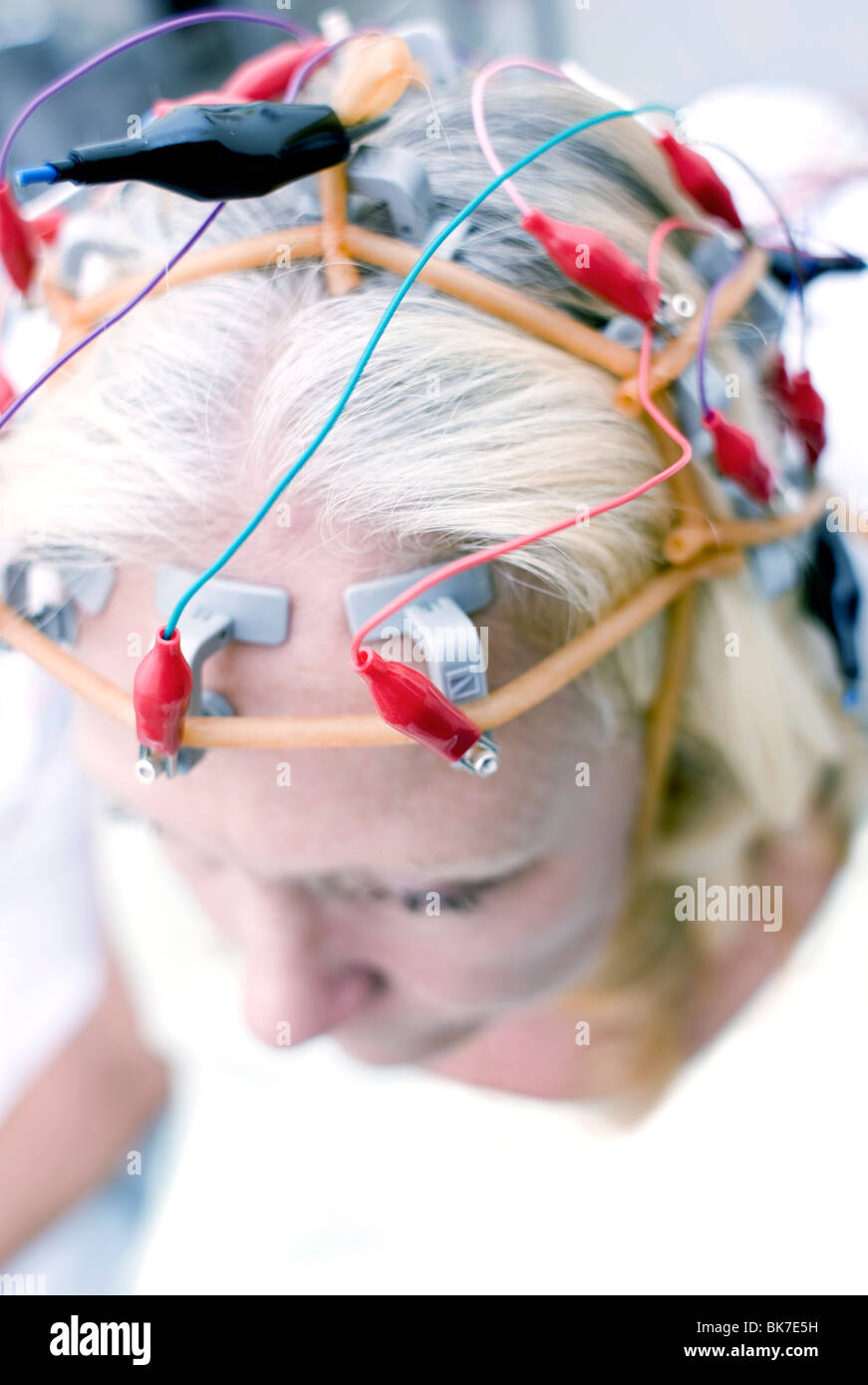 Electroencephalography head hi-res stock photography and images - Alamy