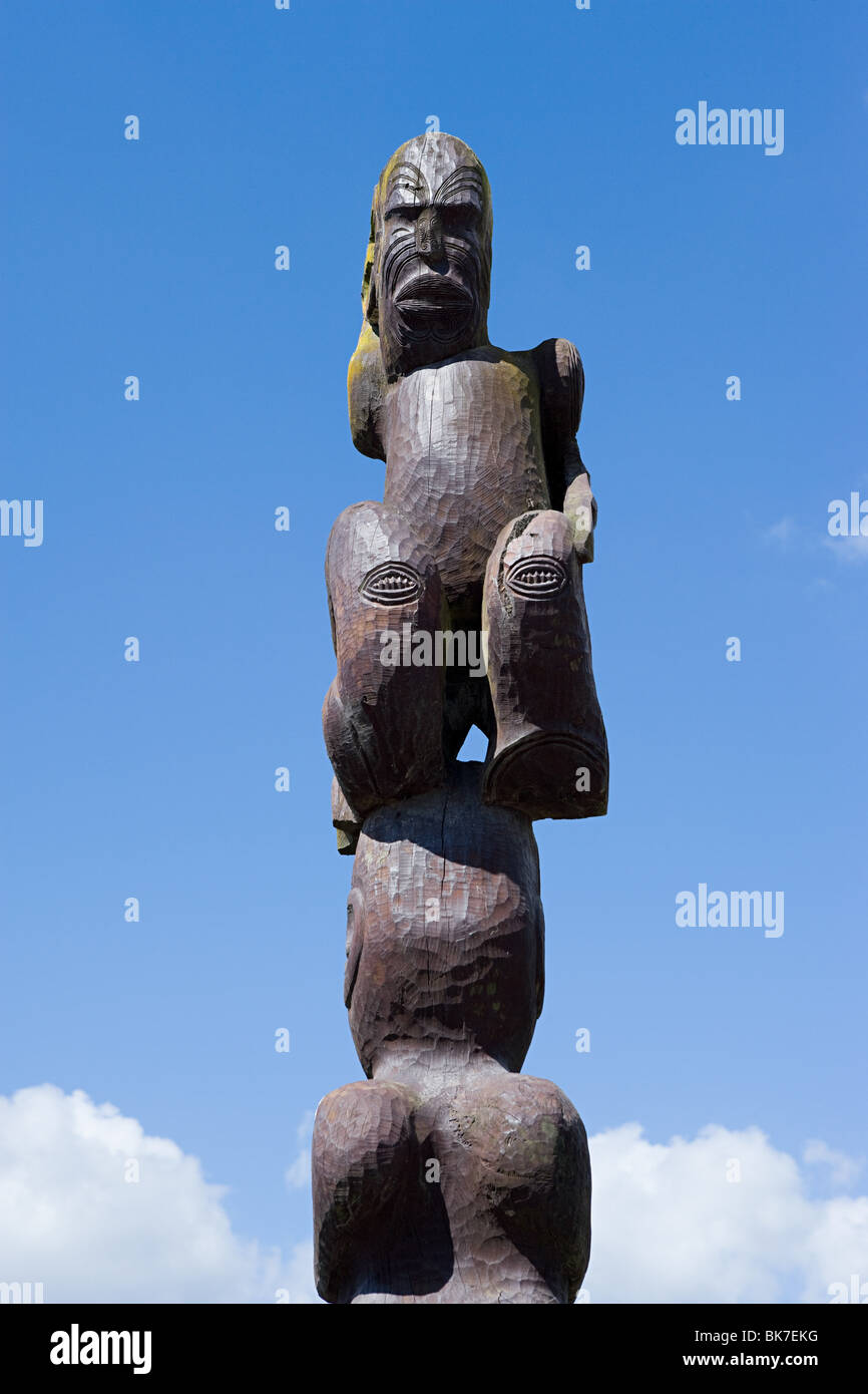 Maori statue hi-res stock photography and images - Alamy