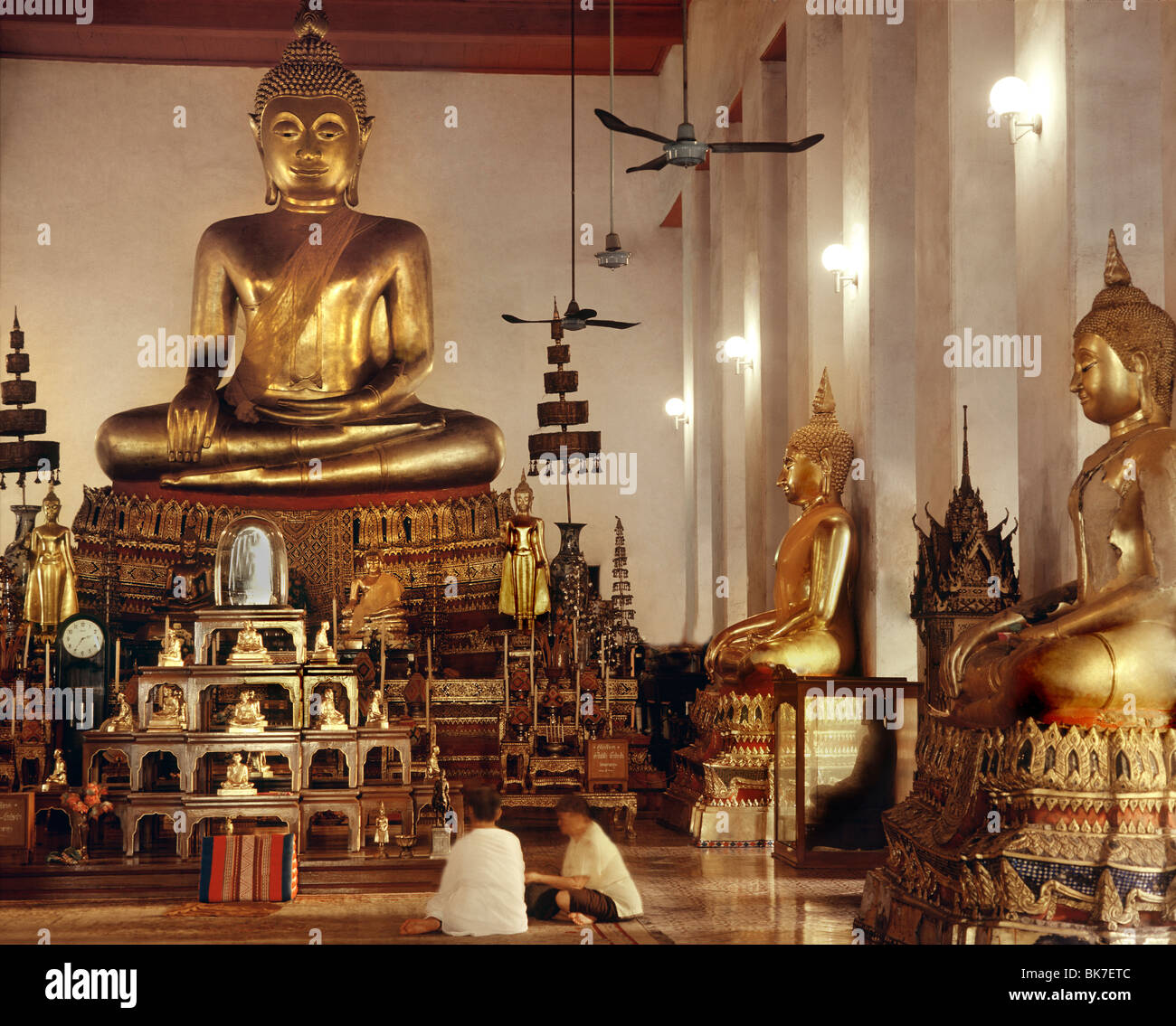 Buddhist temples of bangkok thailand hi-res stock photography and images - Alamy
