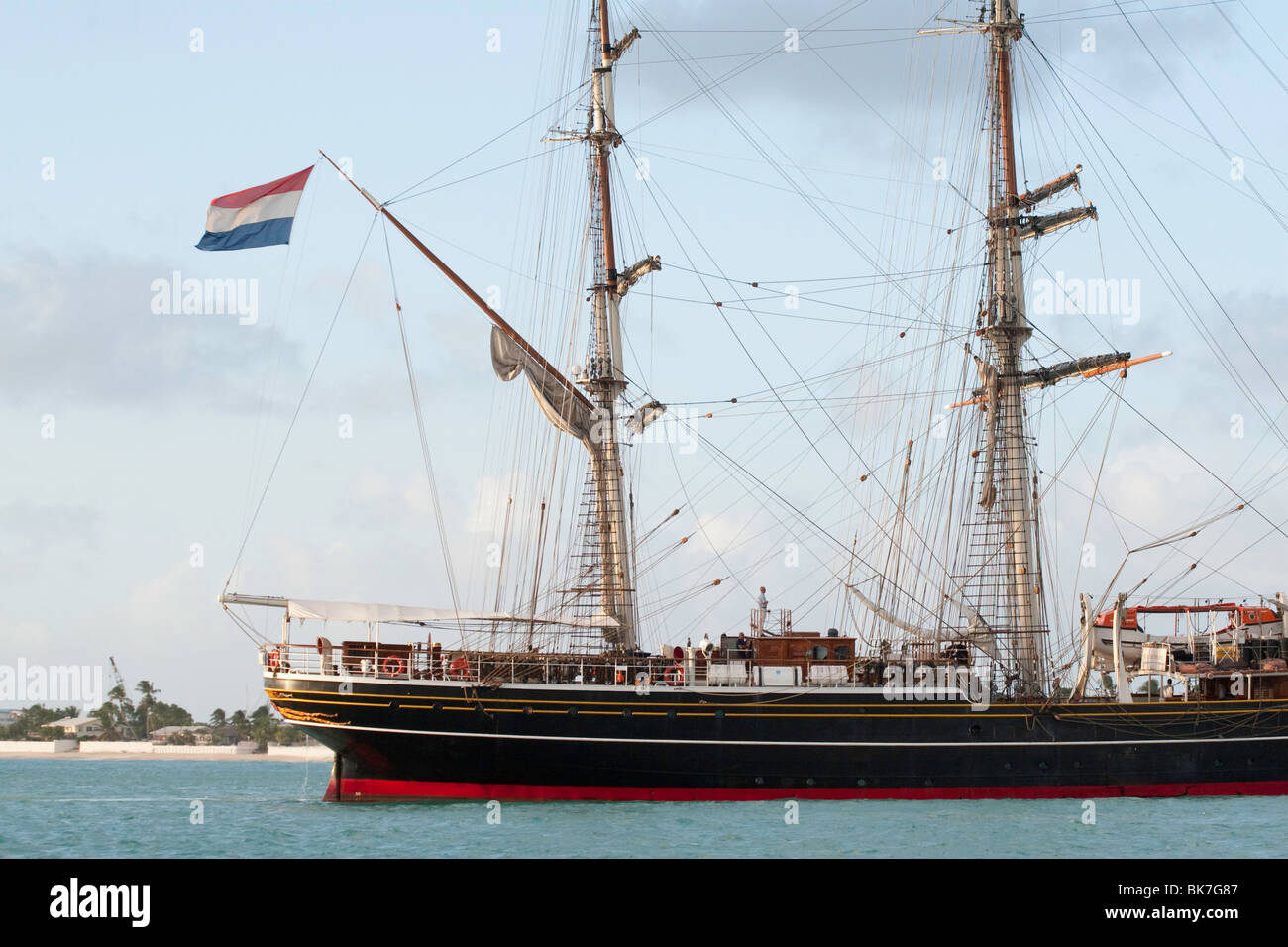 Square rigged ship hi-res stock photography and images - Alamy