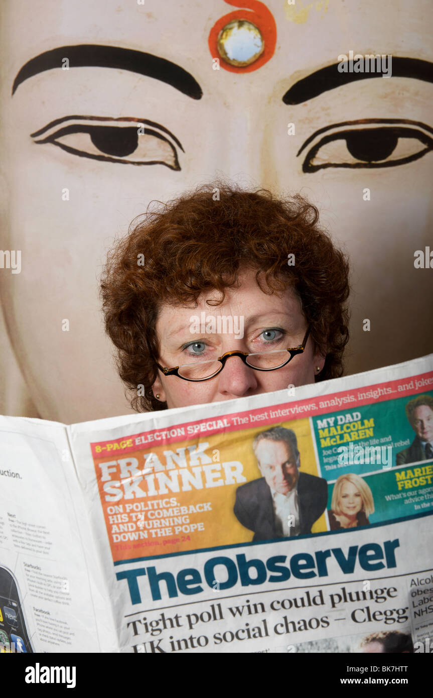 The observer newspaper hi-res stock photography and images - Alamy