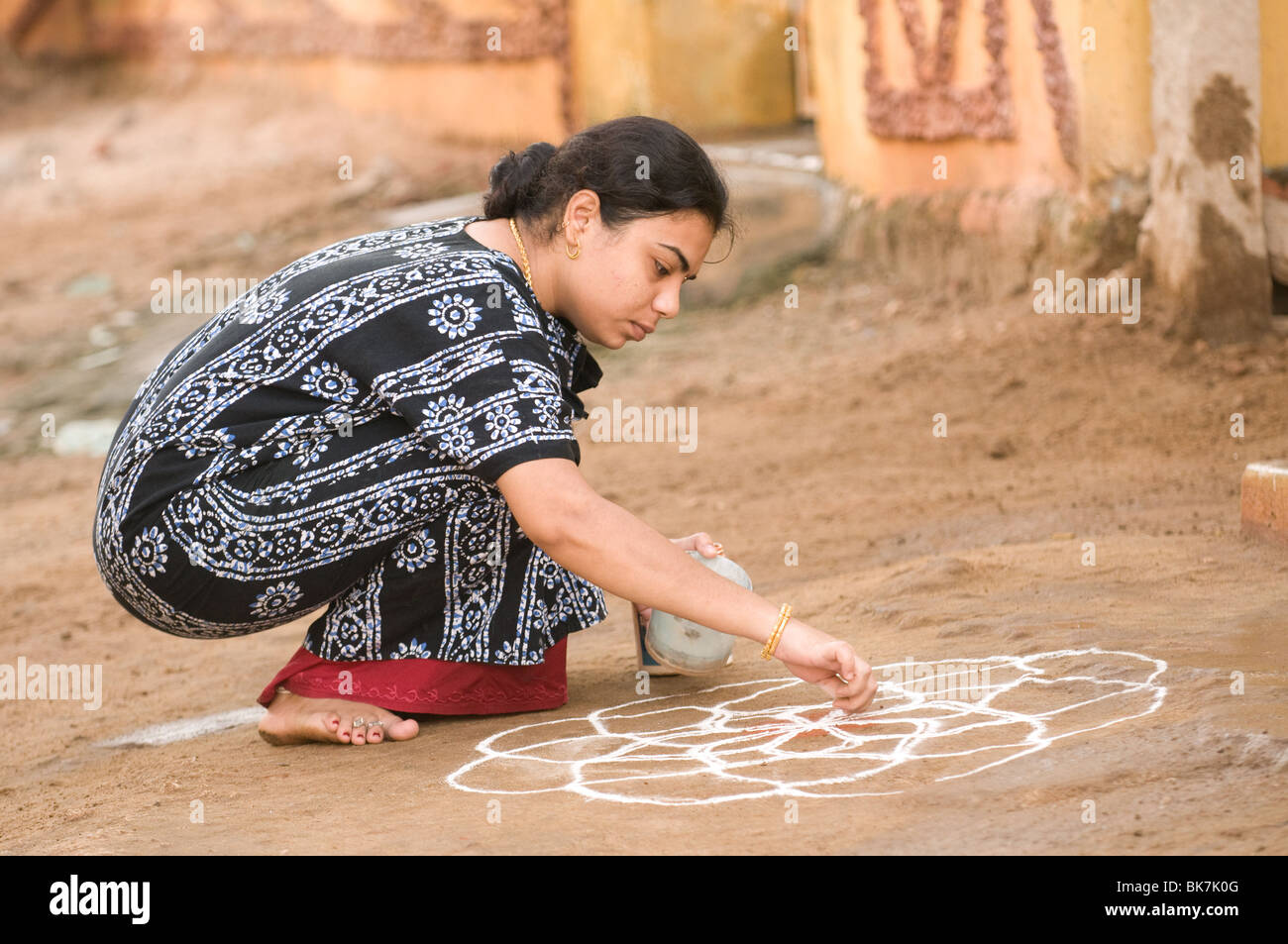 How to draw a mandala hi-res stock photography and images - Alamy