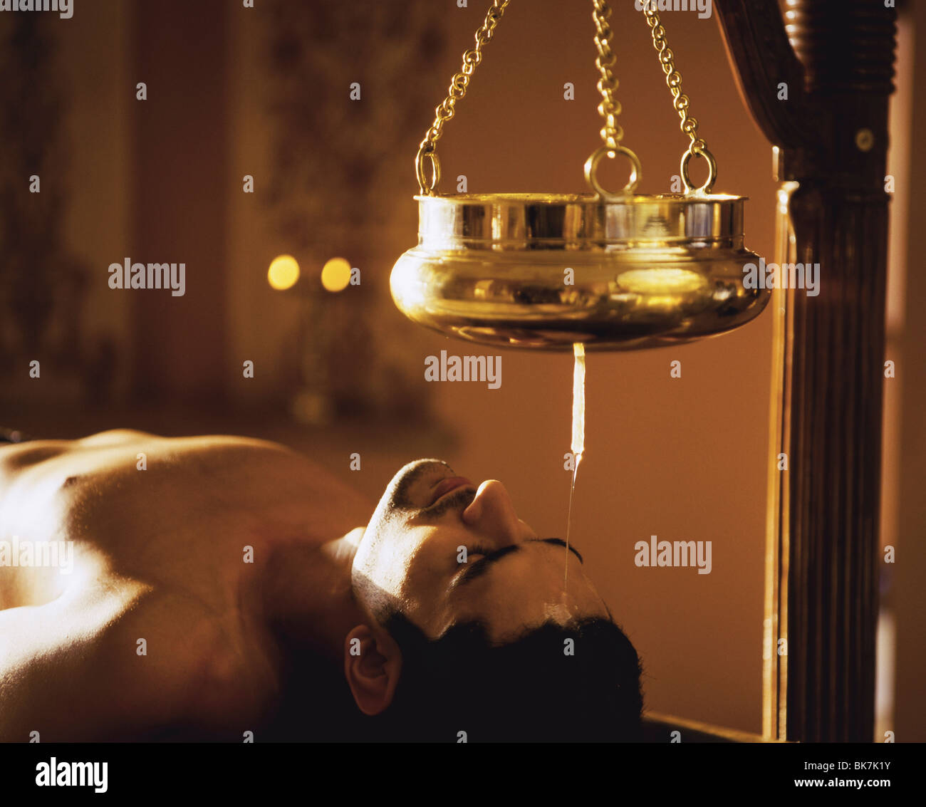 Shirodhara treatment hi-res stock photography and images - Alamy