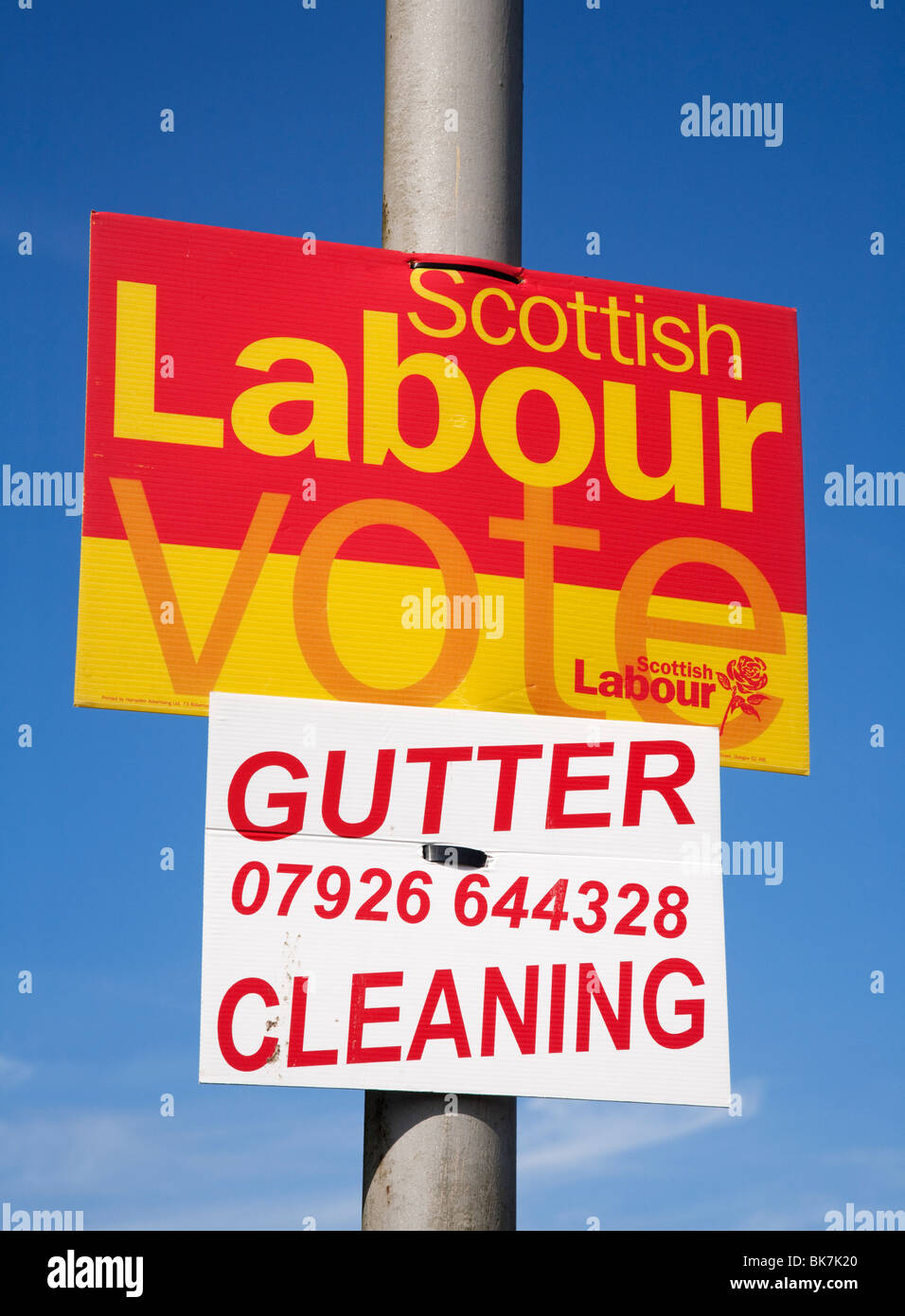 Vote labour sign hi-res stock photography and images - Alamy