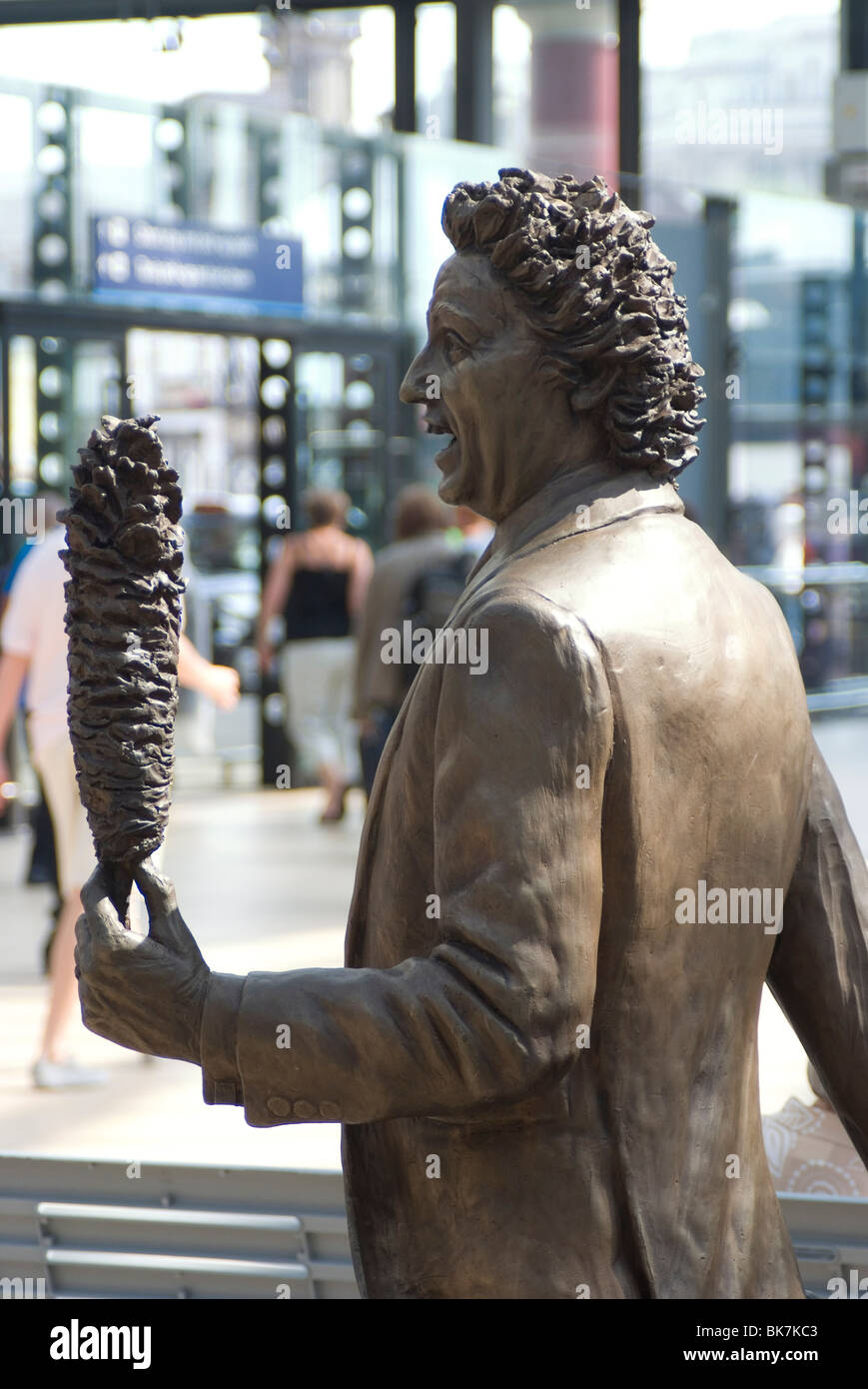 Statue by Tom Murphy of comedian and native son Ken Dodd, Liverpool ...
