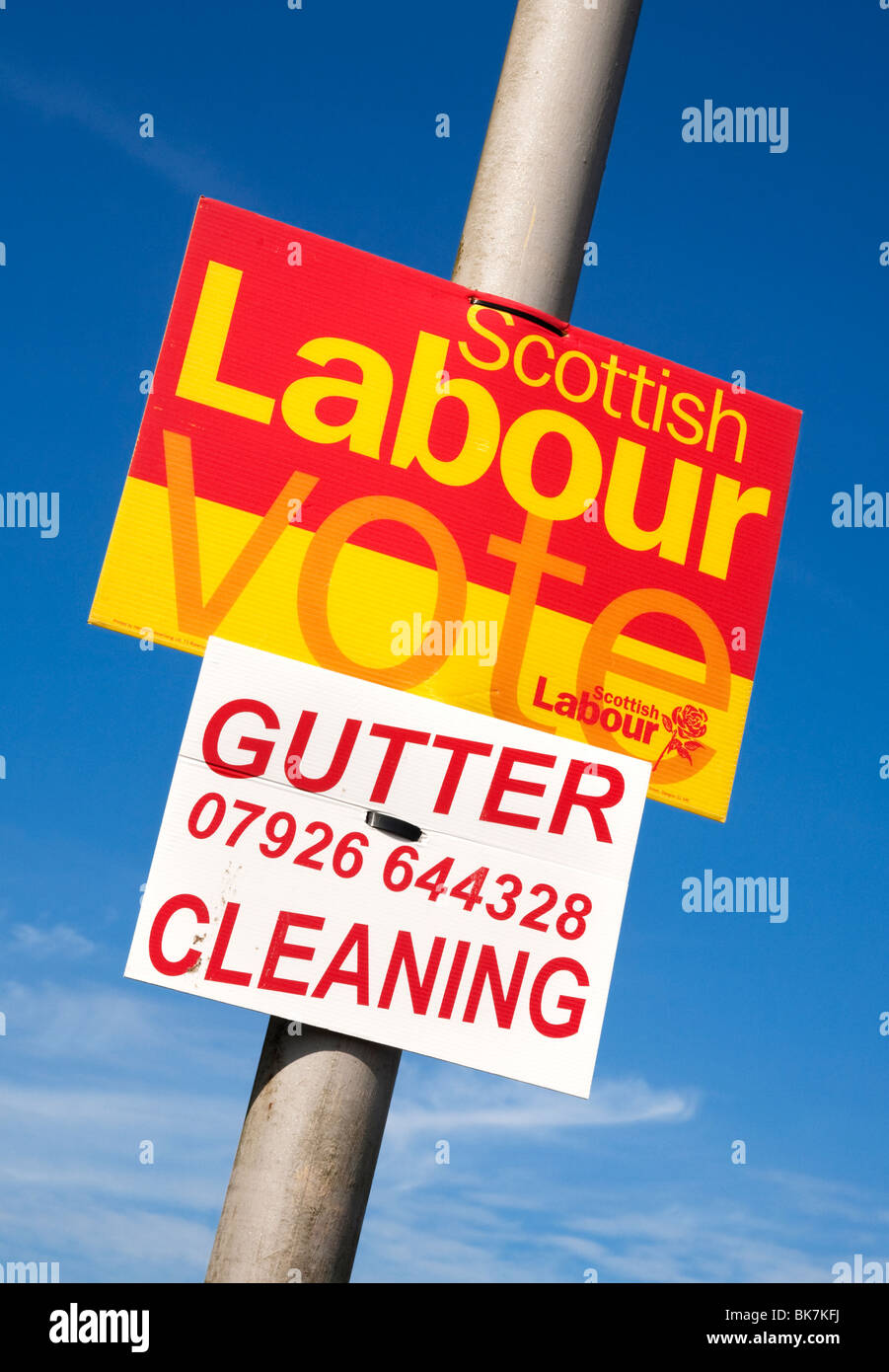 Vote labour sign hi-res stock photography and images - Alamy