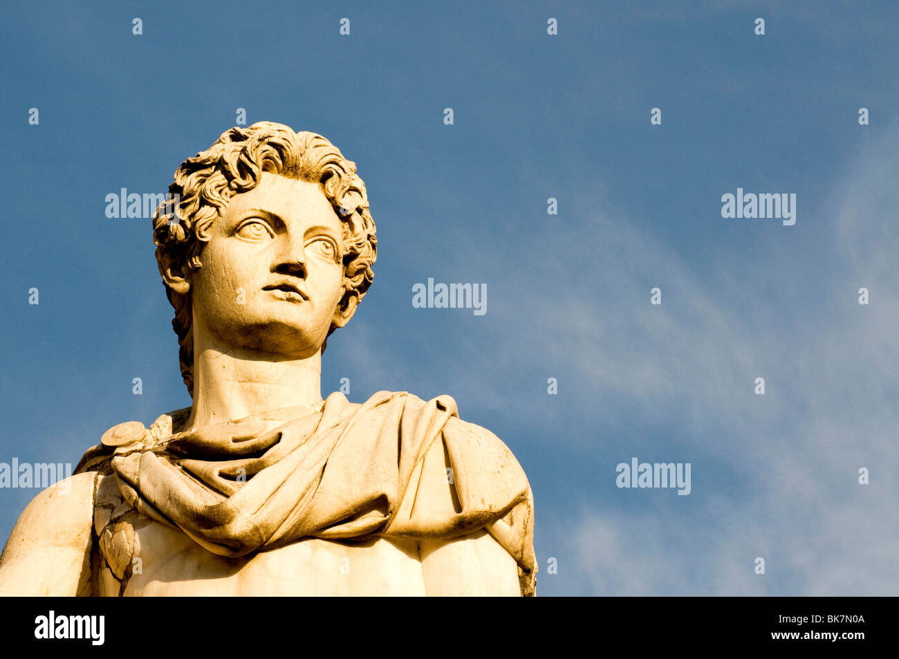 Roman statue hi-res stock photography and images - Alamy