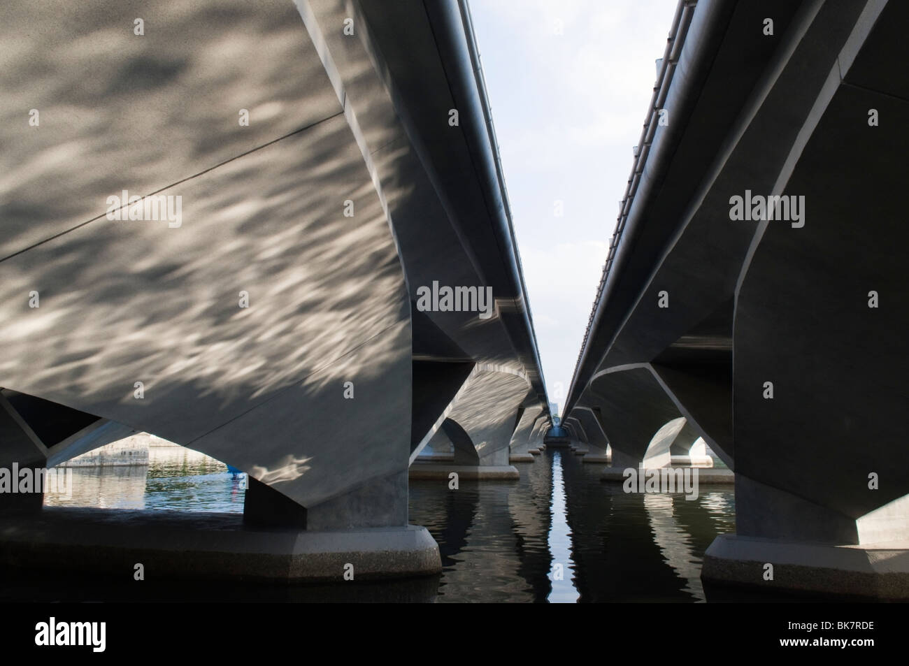 Bridges on the singapore river hi-res stock photography and images - Alamy