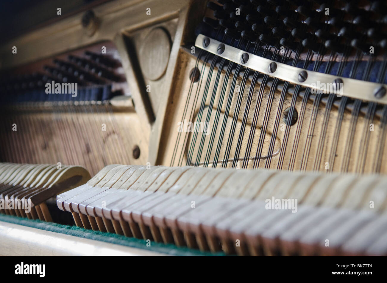 Piano hammers strings keys hi-res stock photography and images - Alamy