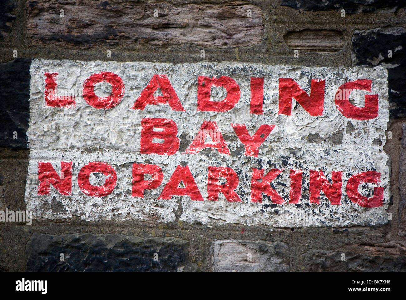 Loading bay sign painted onto the wall of a building Stock Photo - Alamy