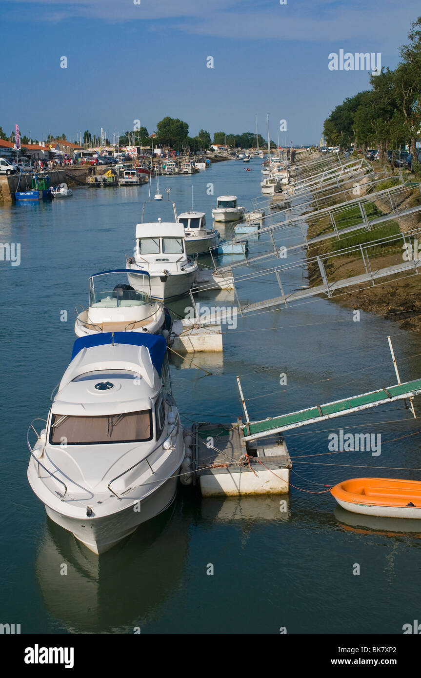 Fairway channel hi-res stock photography and images - Alamy